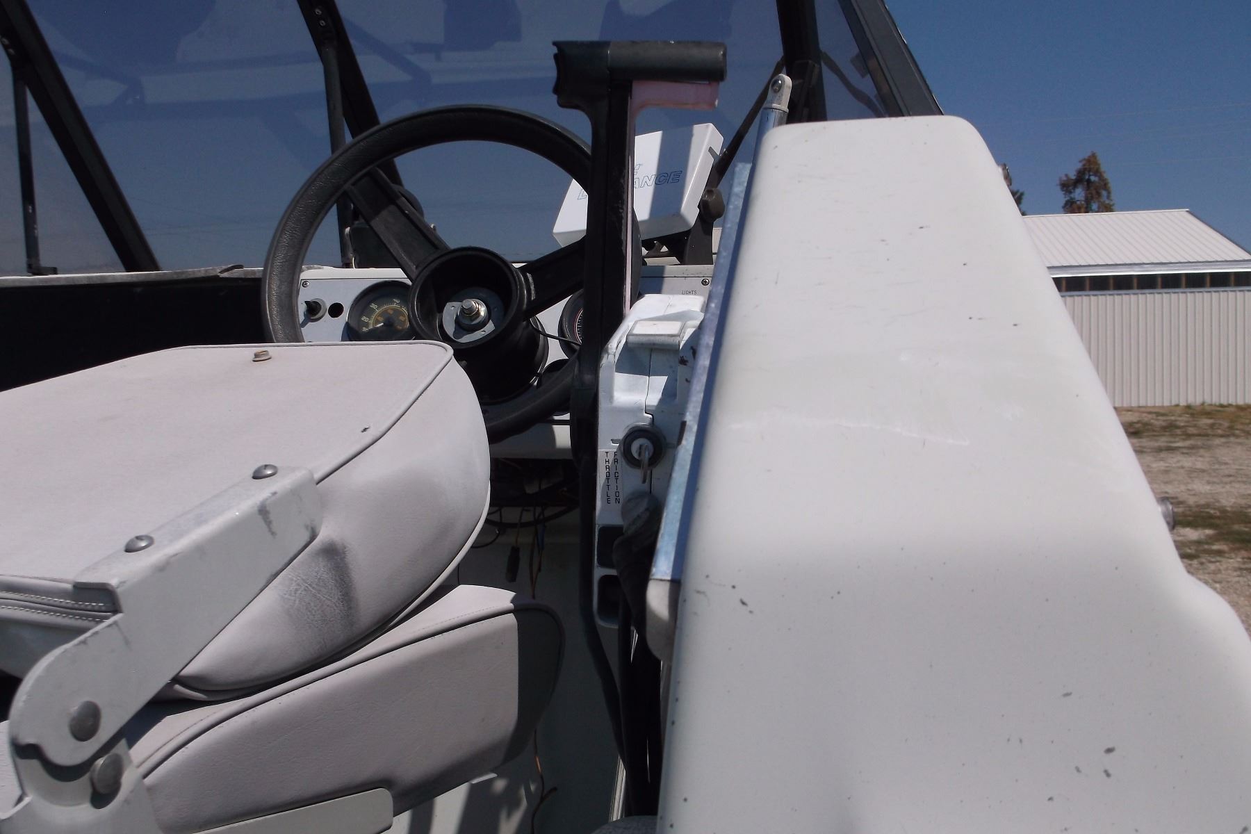 1984 Tide Runner- 16'-130 HP Johnson- Ocean Platform- Fully Enclosed Top