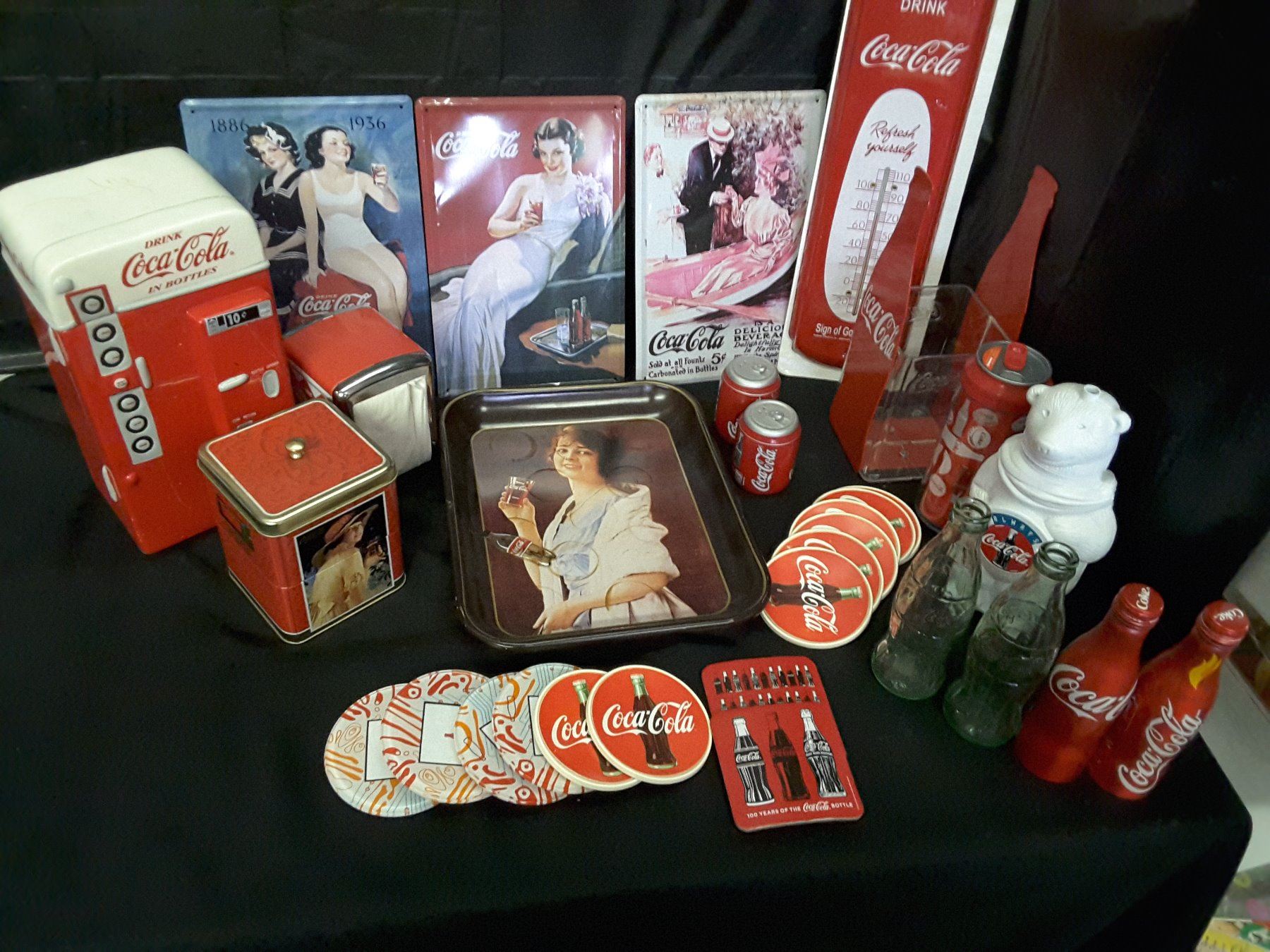 VINTAGE STYLED COCA COLA MEMORABILIA