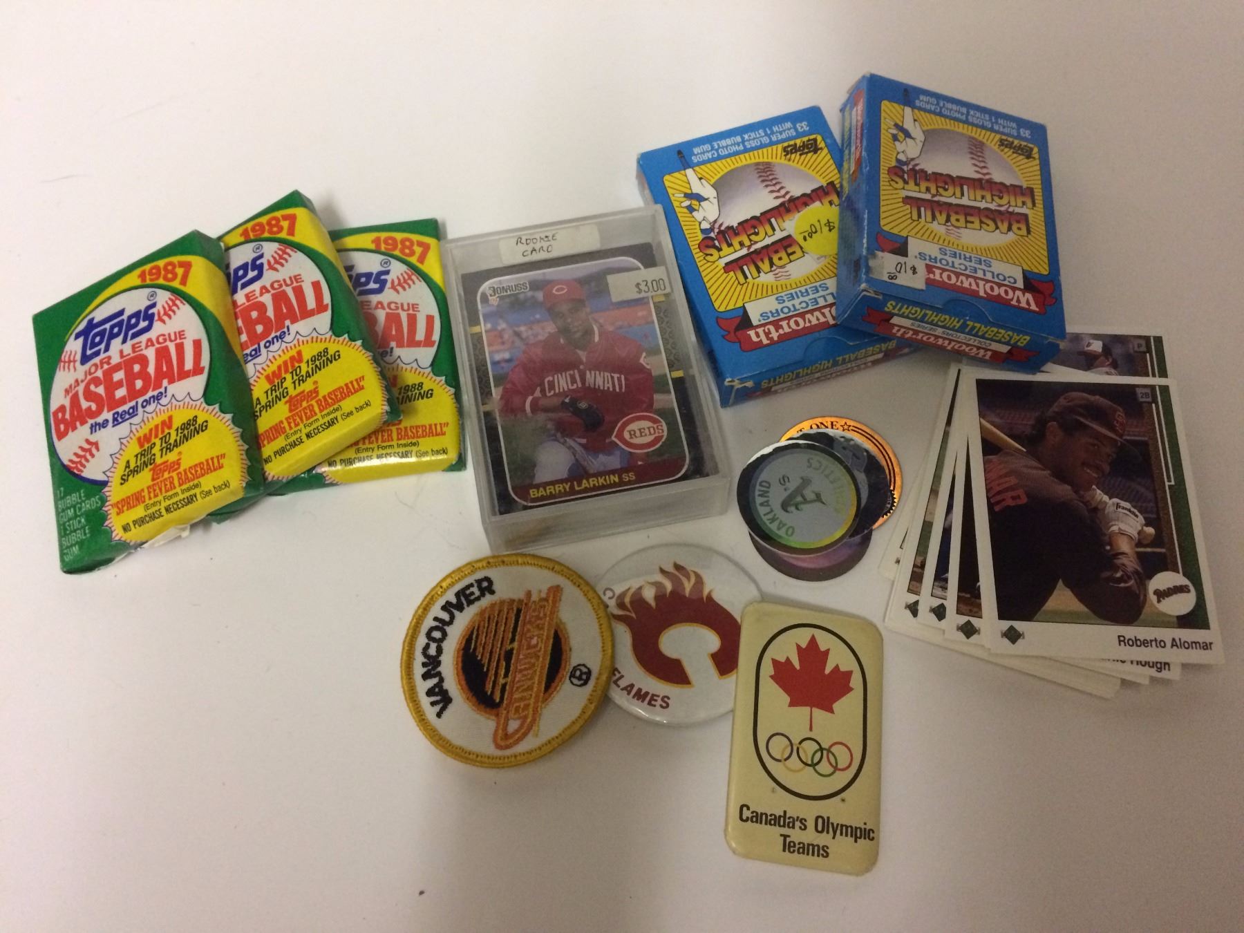 FAN SOUVENIR SPORTS CARDS & PATCHES