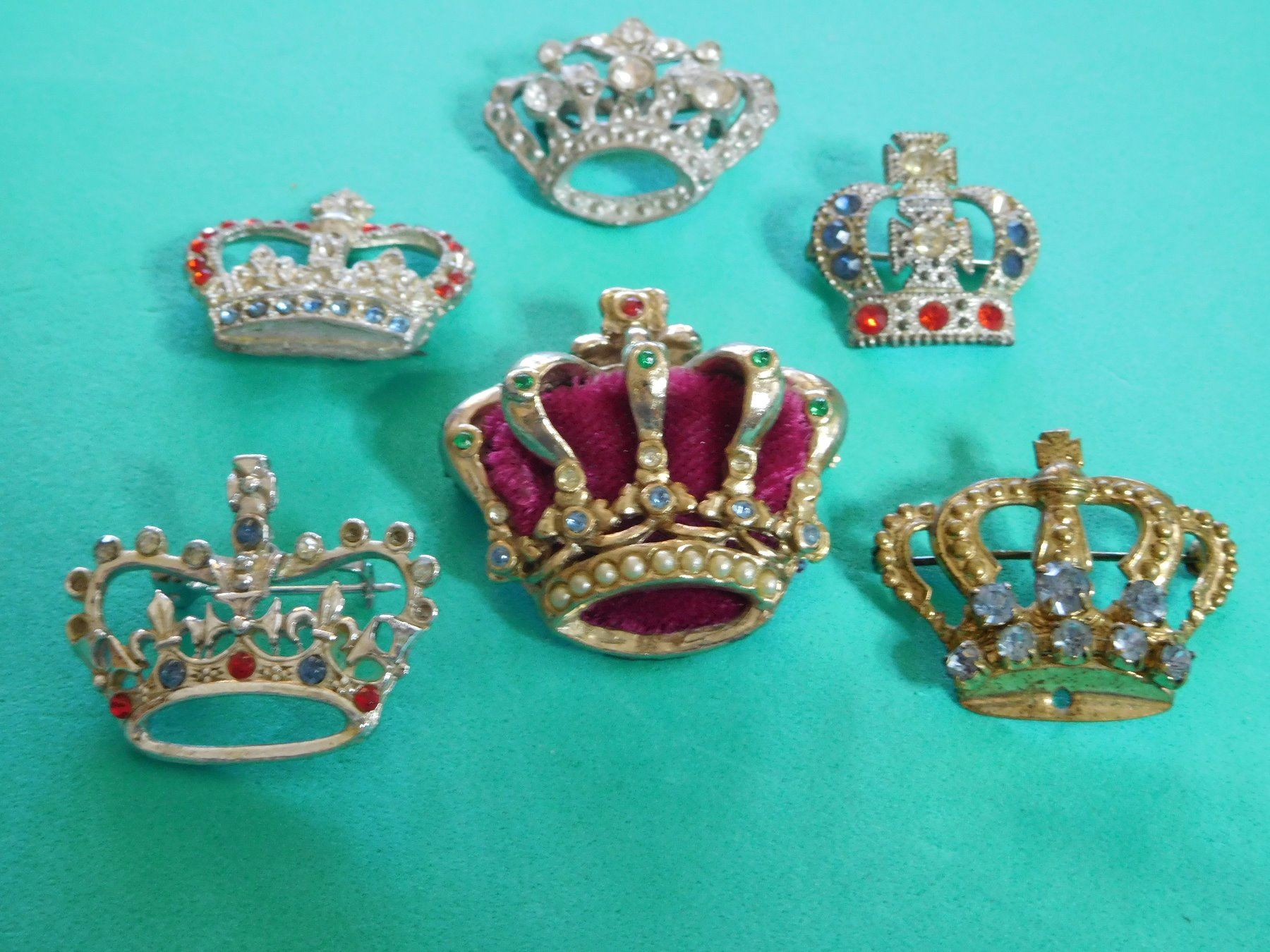 Jewelry Estate - Vintage Lot of 6 Royalty Crown Pins Various Colors ...
