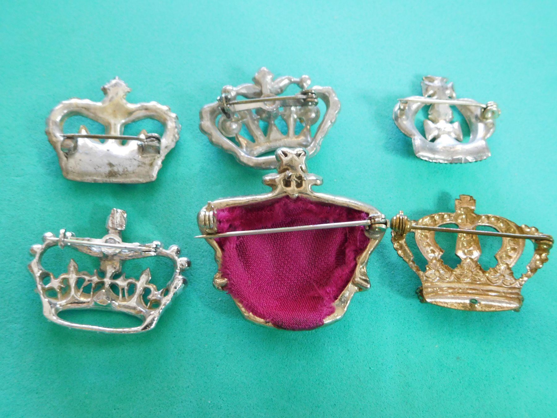 Jewelry Estate - Vintage Lot of 6 Royalty Crown Pins Various Colors ...