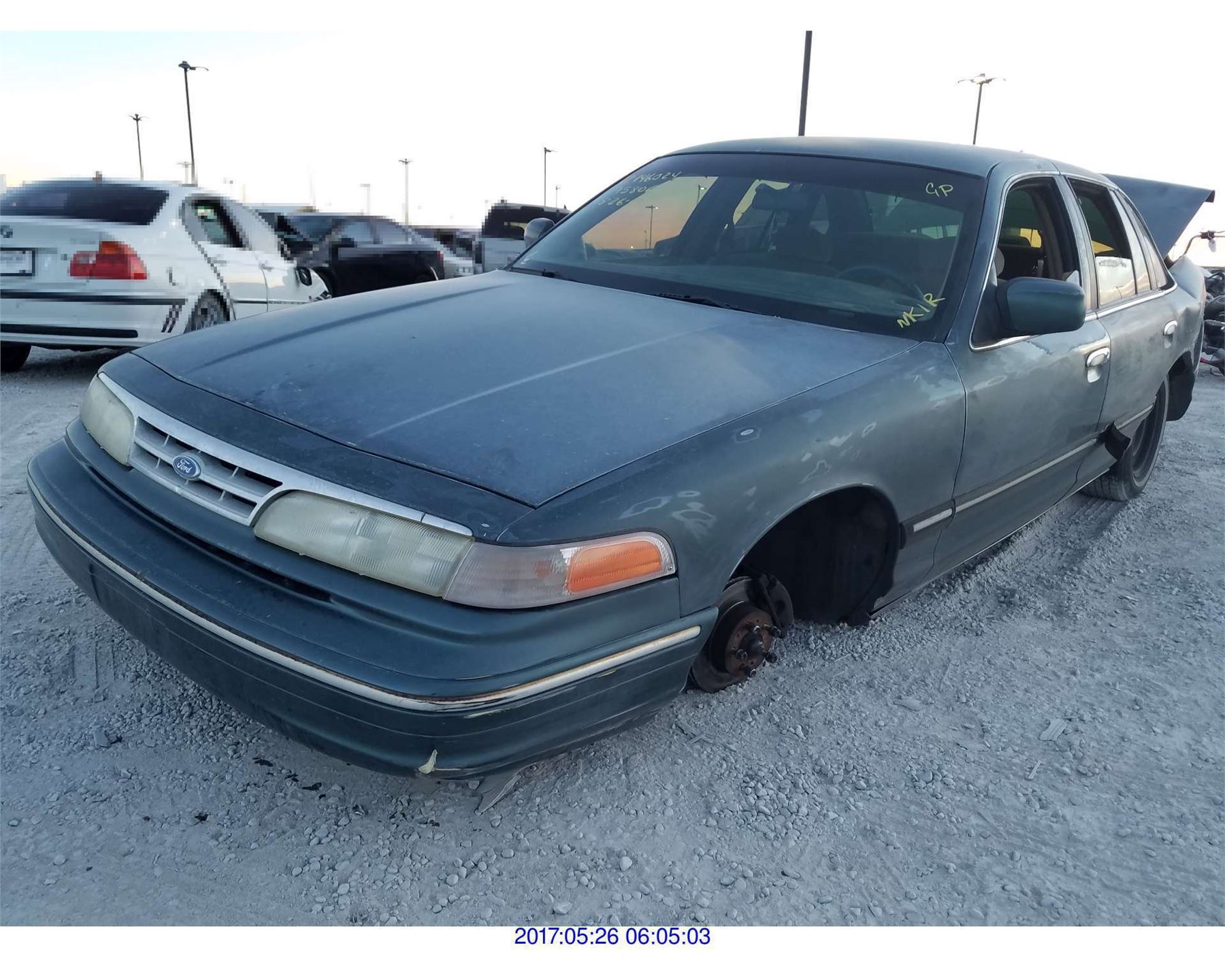 1996 - FORD CROWN VICTORIA // SALVAGE