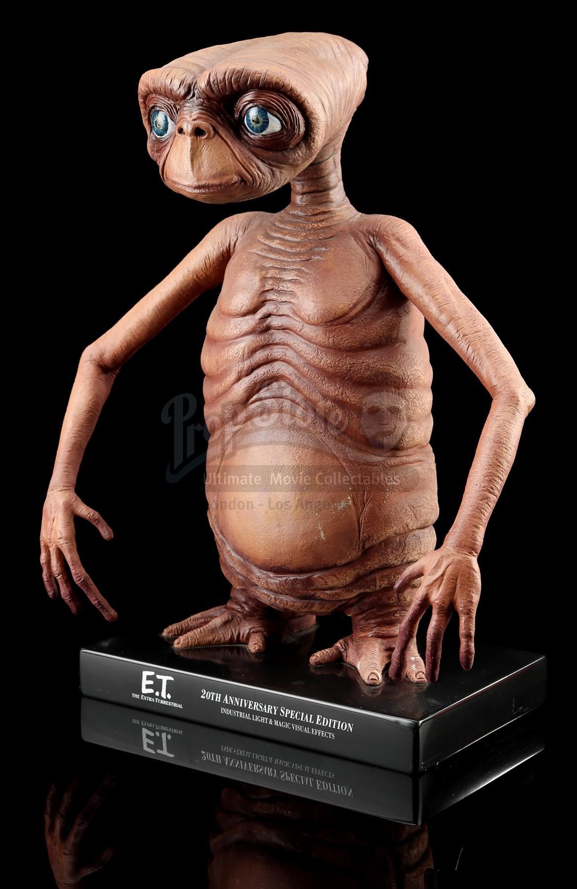 E.T. THE EXTRA TERRESTRIAL (1982) - ILM 20th Anniversary E.T. Crew Gift ...