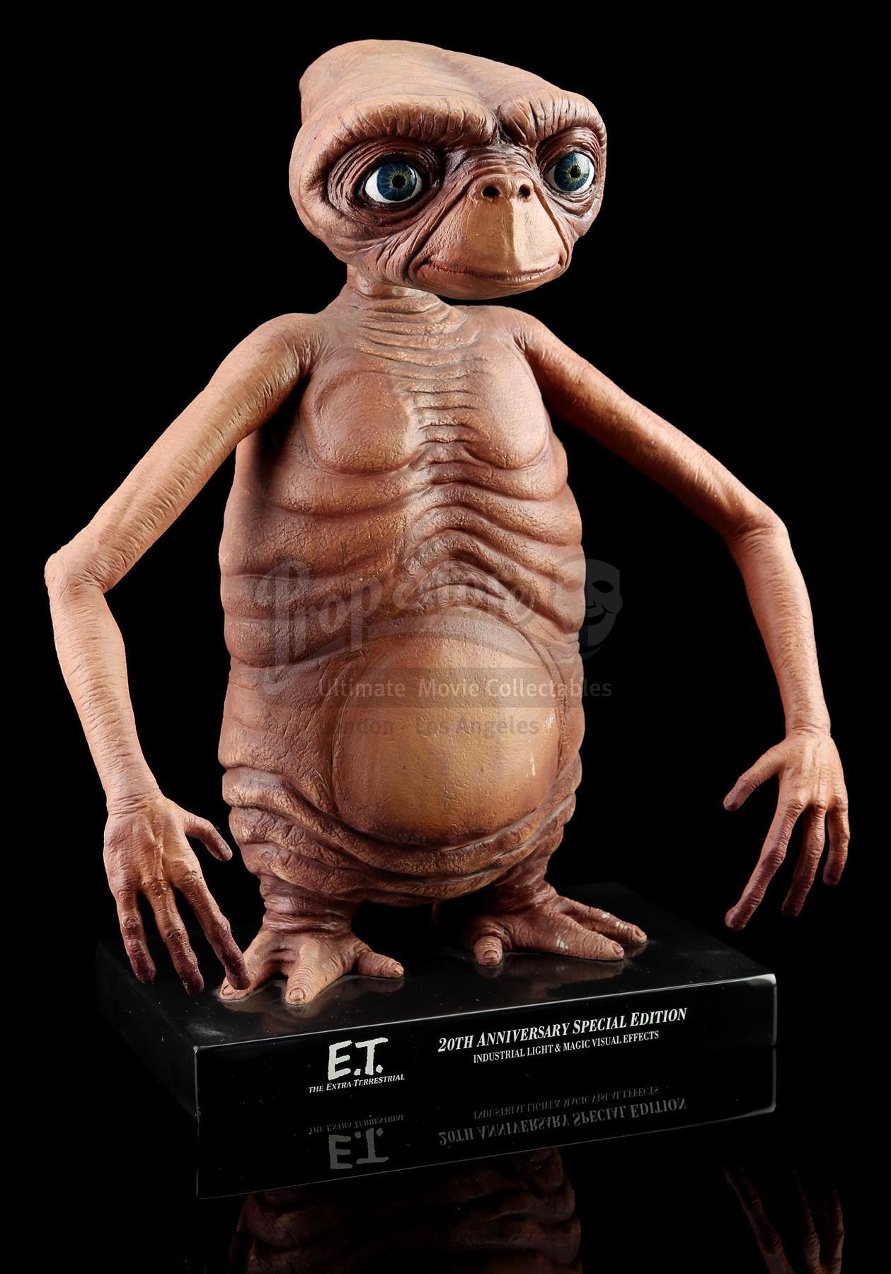 E.T. THE EXTRA TERRESTRIAL (1982) - ILM 20th Anniversary E.T. Crew Gift ...