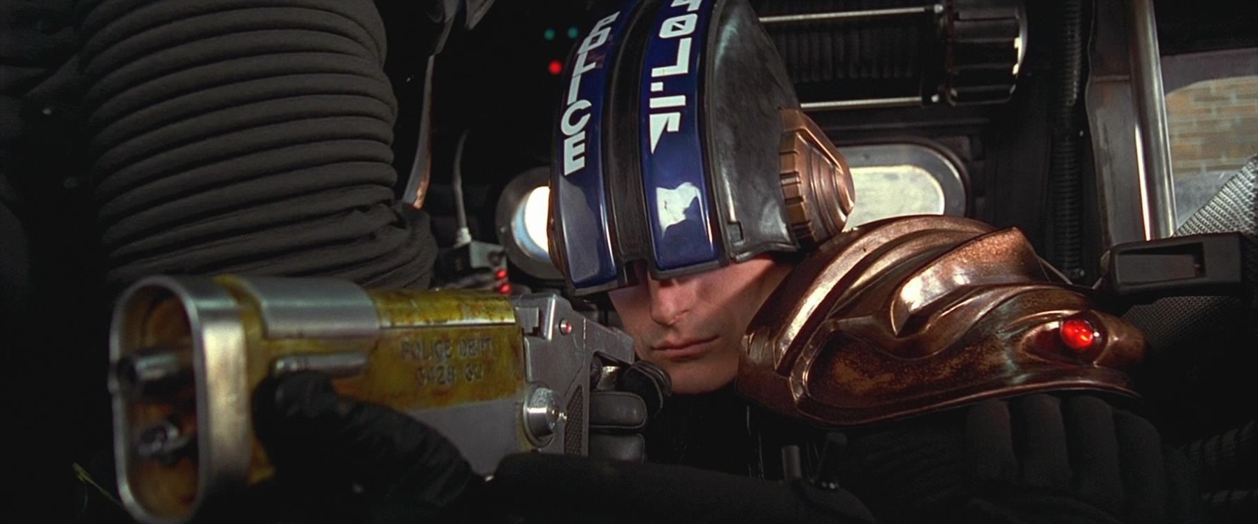 FIFTH ELEMENT, THE (1997) - Hero Police Blaster Shroud