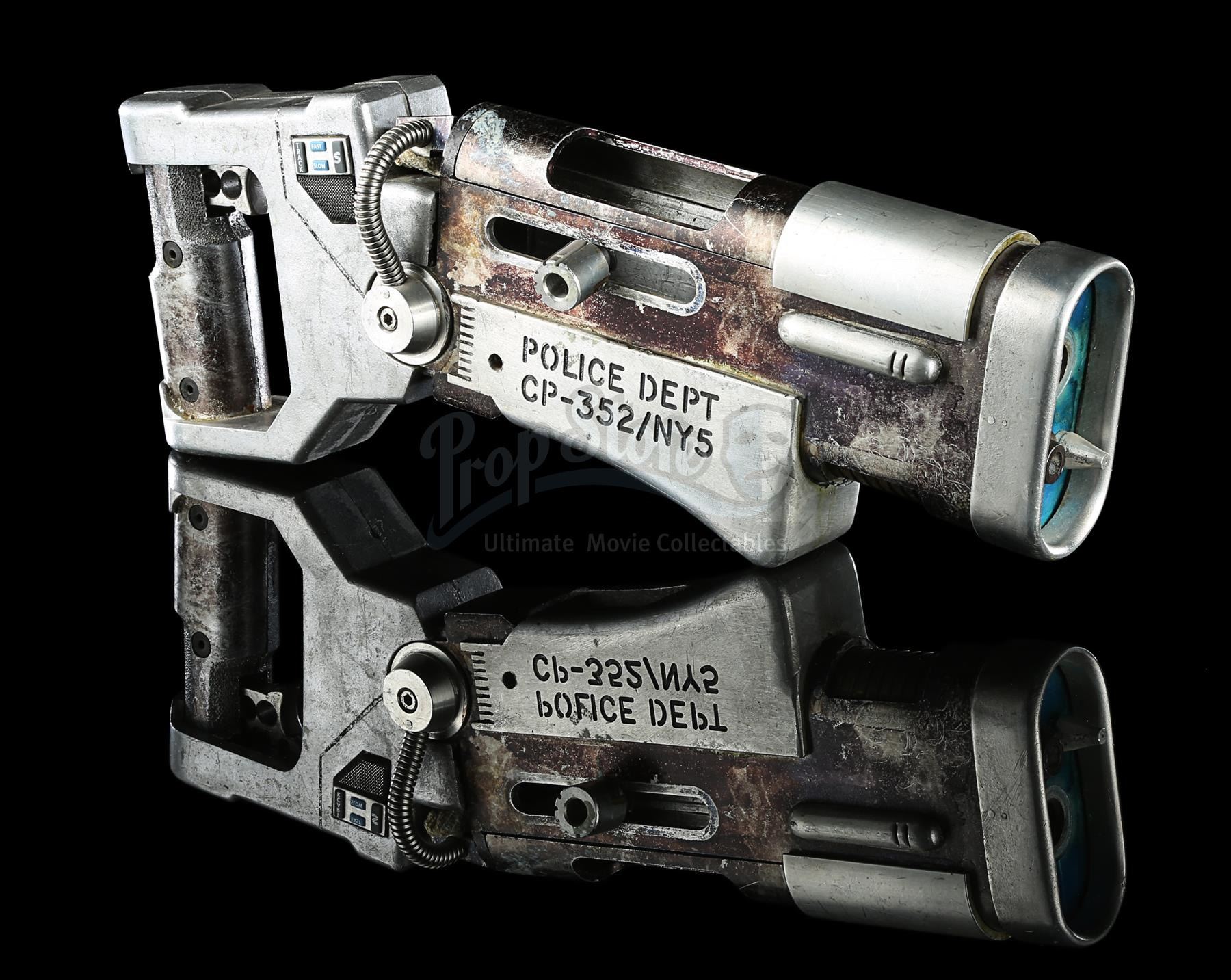 FIFTH ELEMENT, THE (1997) - Hero Police Blaster Shroud