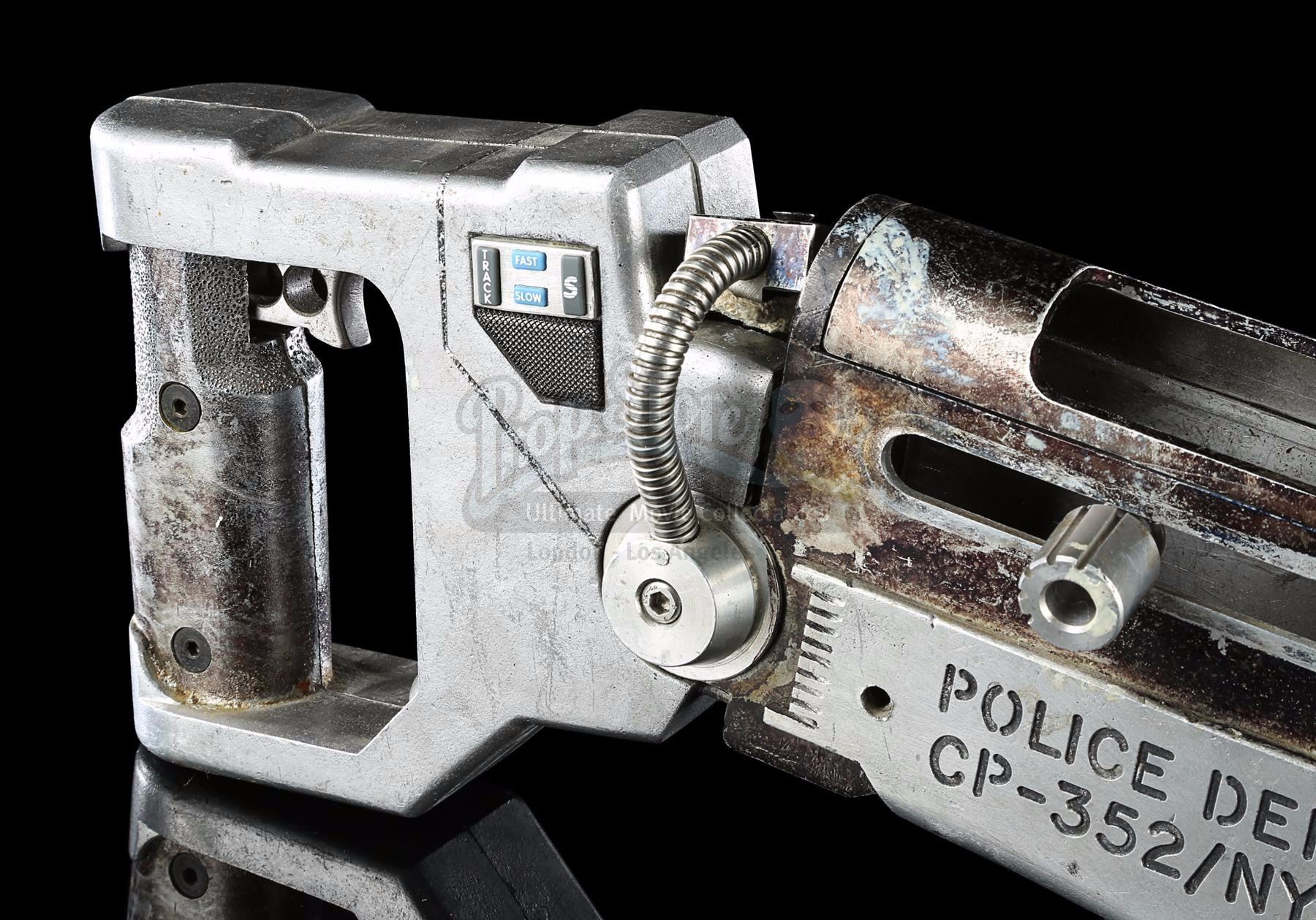 FIFTH ELEMENT, THE (1997) - Hero Police Blaster Shroud