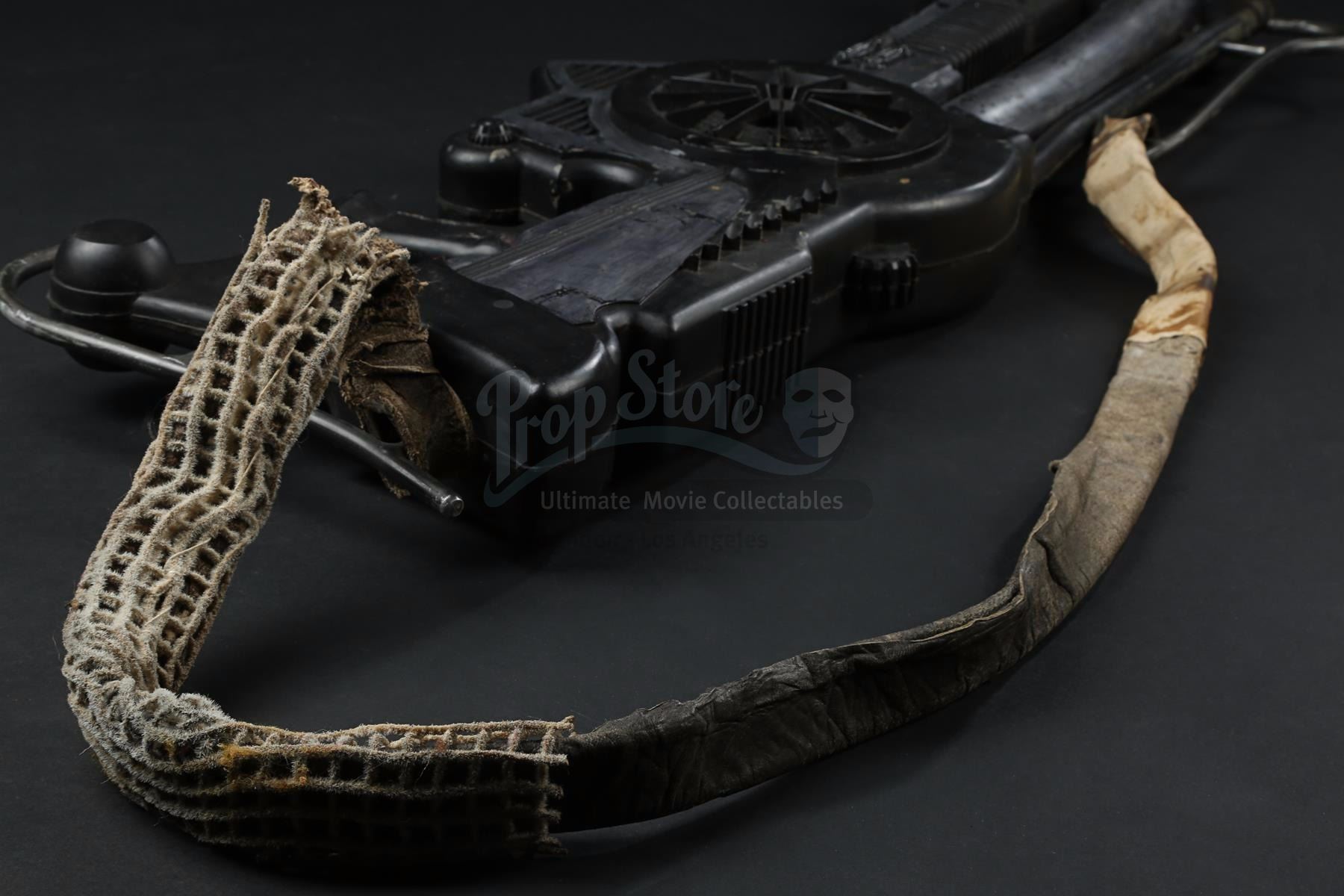 FIFTH ELEMENT, THE (1997) - Stunt Mangalore Rifle