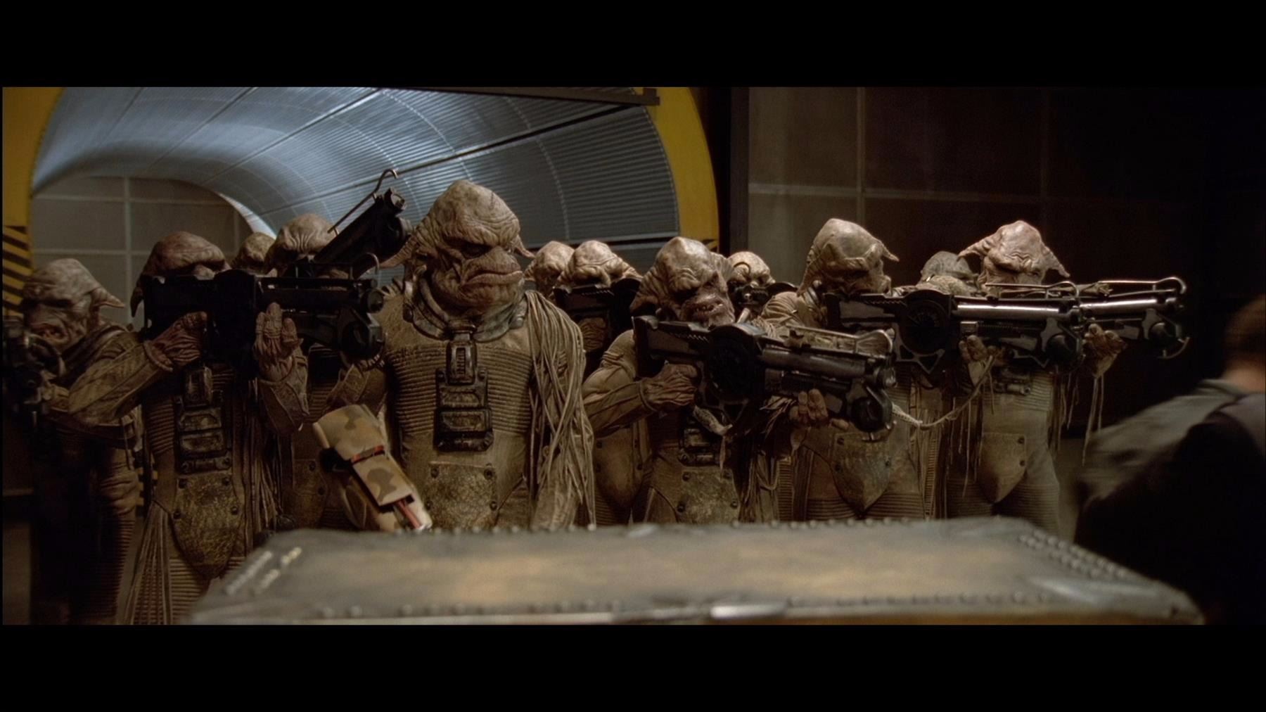 FIFTH ELEMENT, THE (1997) - Stunt Mangalore Rifle