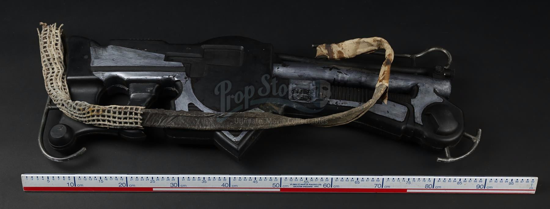 FIFTH ELEMENT, THE (1997) - Stunt Mangalore Rifle