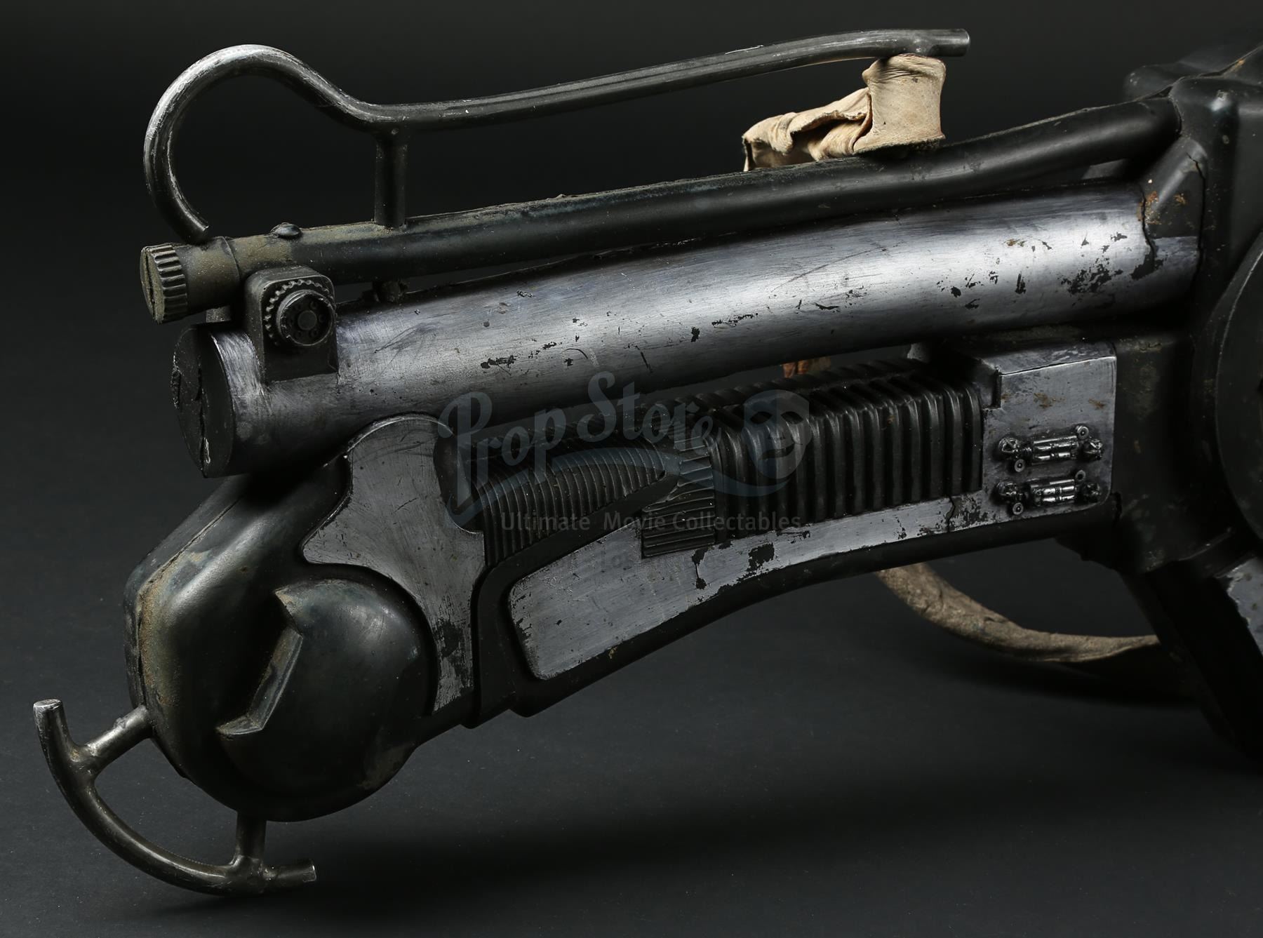 FIFTH ELEMENT, THE (1997) - Stunt Mangalore Rifle