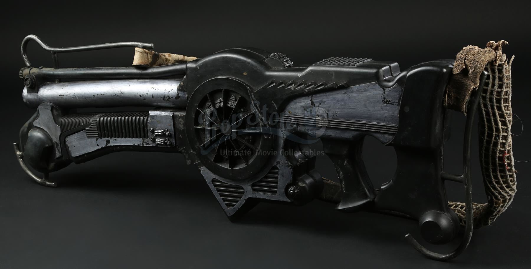 FIFTH ELEMENT, THE (1997) - Stunt Mangalore Rifle