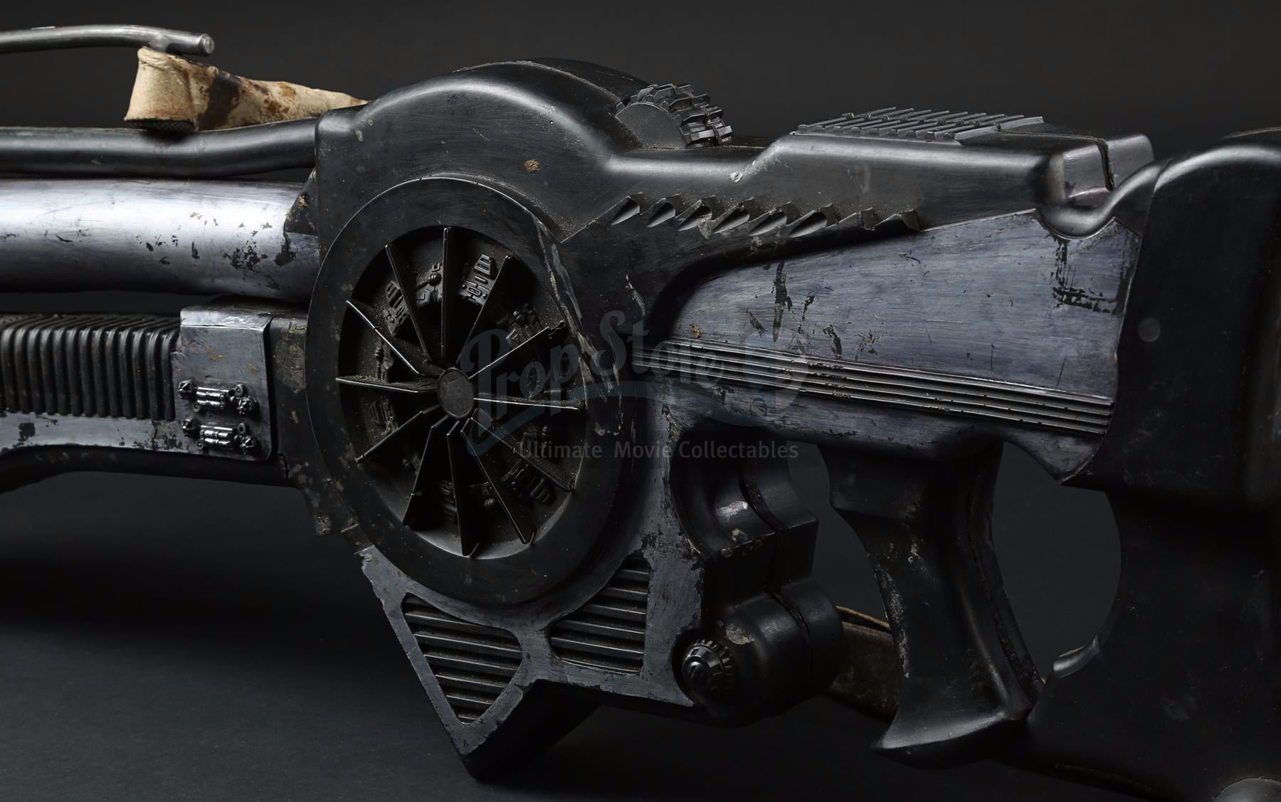 FIFTH ELEMENT, THE (1997) - Stunt Mangalore Rifle