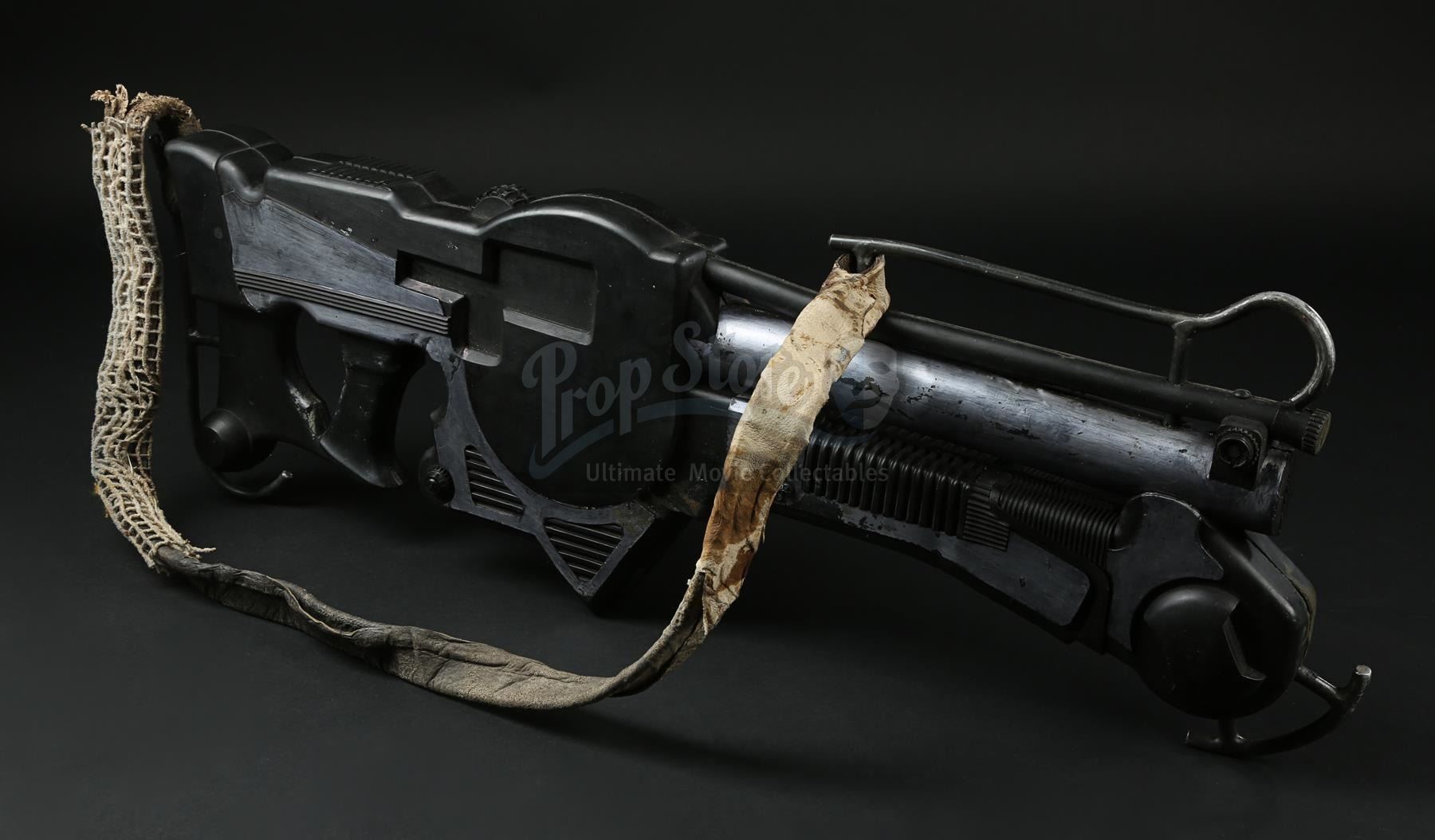 FIFTH ELEMENT, THE (1997) - Stunt Mangalore Rifle