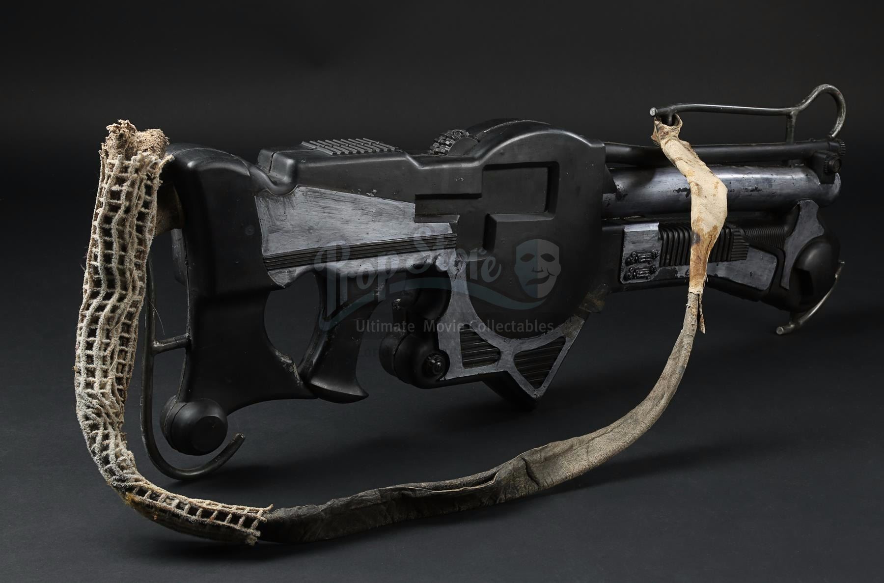 FIFTH ELEMENT, THE (1997) - Stunt Mangalore Rifle