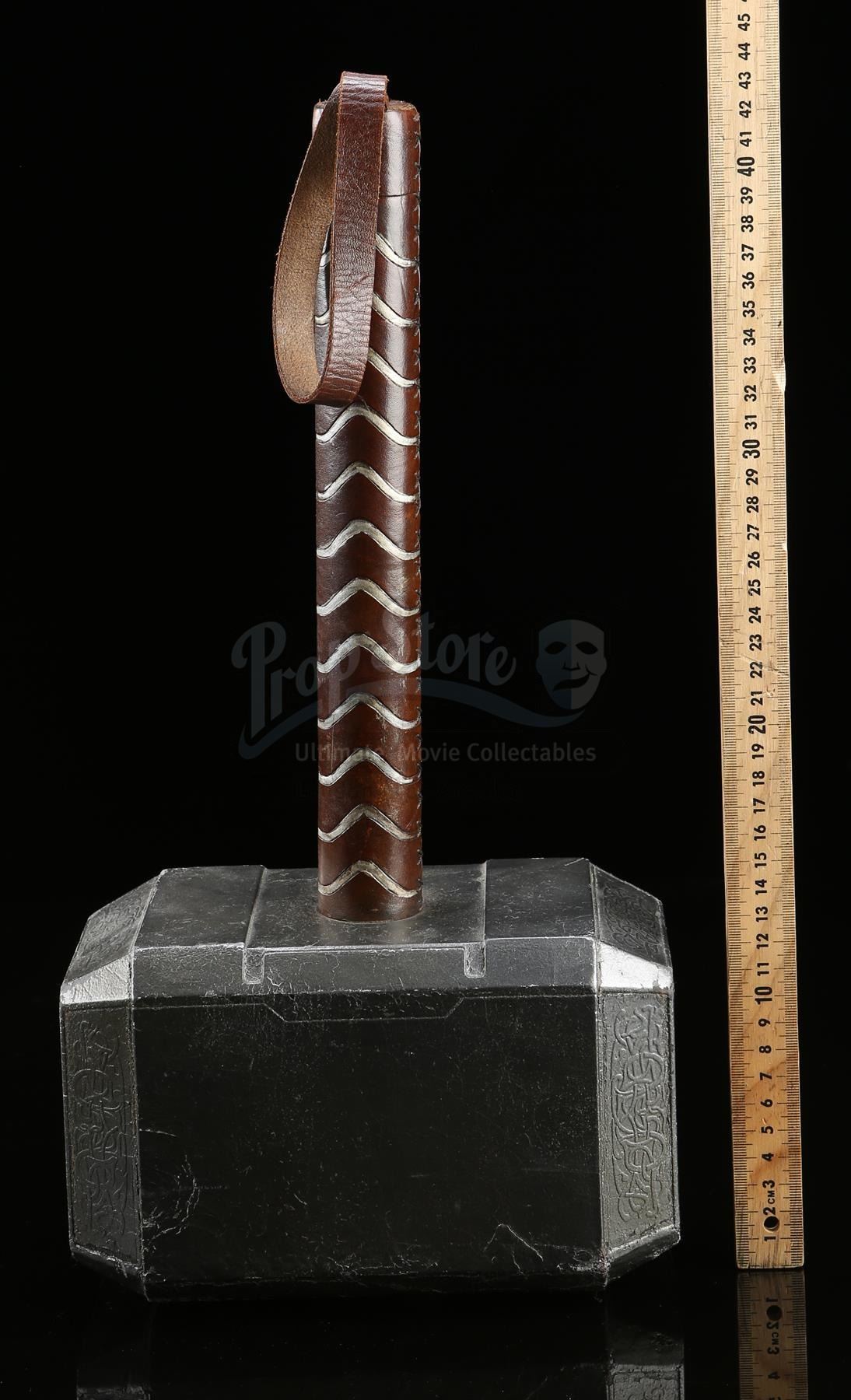 THOR (2011) - Thor's (Chris Hemsworth) Mjölnir Hammer