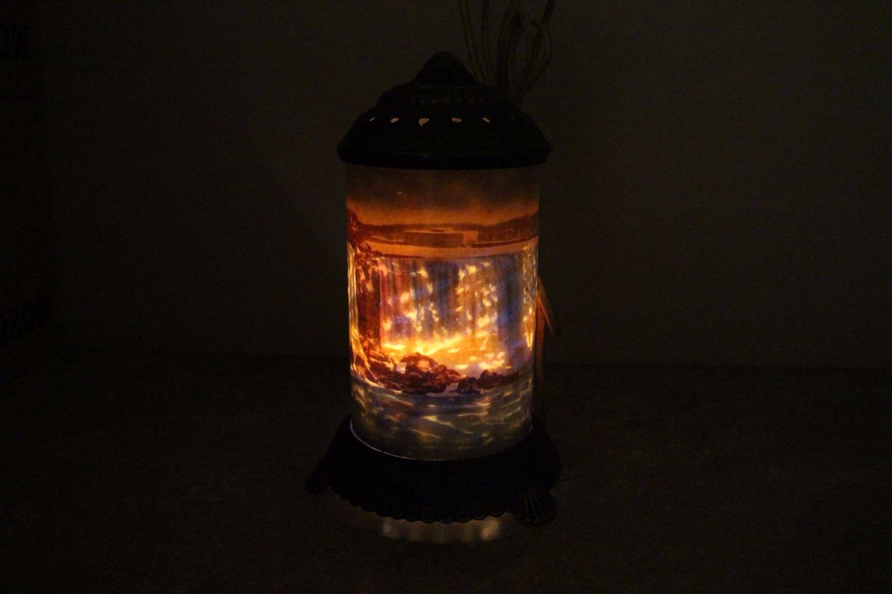 Glass Motion Lamp& Aladdin Portable Electric Lamp w/Milk Glass