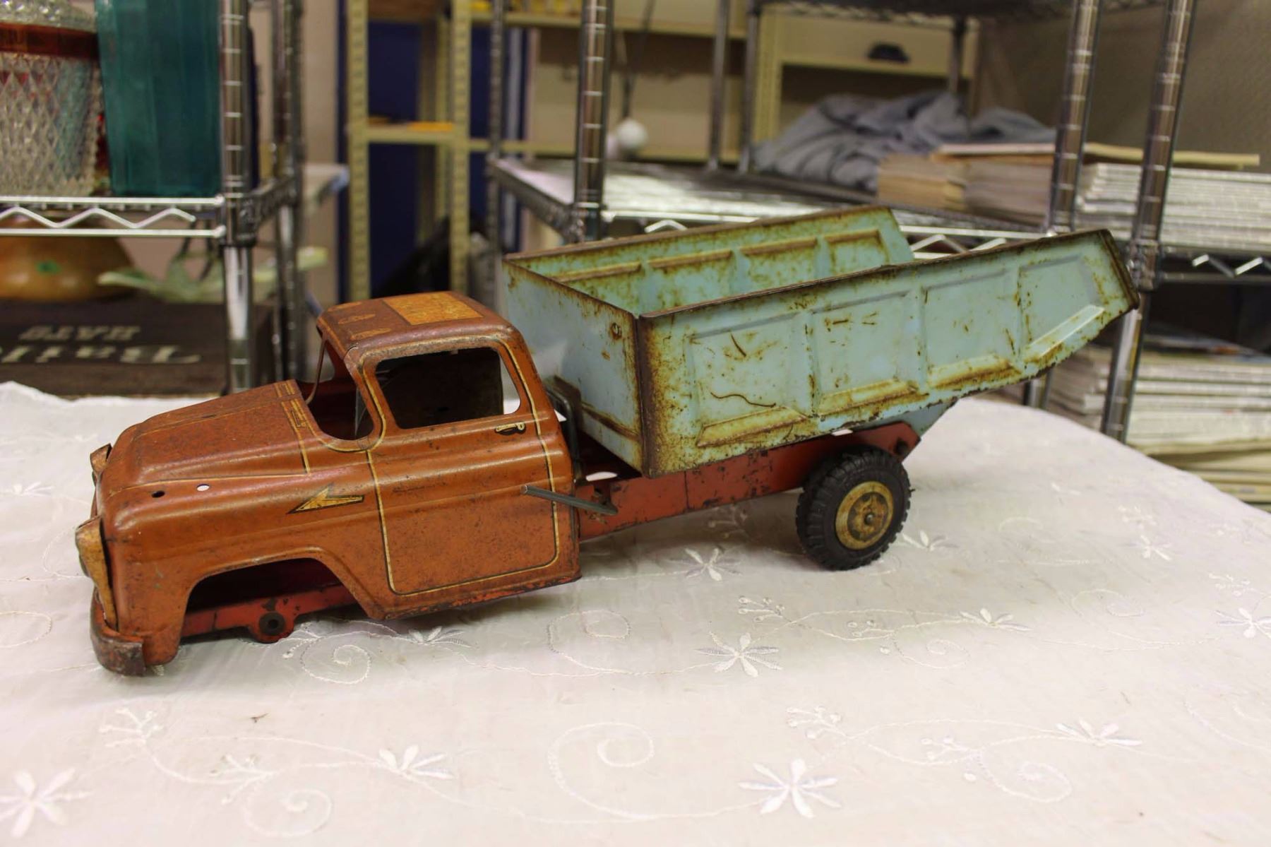 1950s Lumar Army Truck&1950s Mar F76 Dump Truck