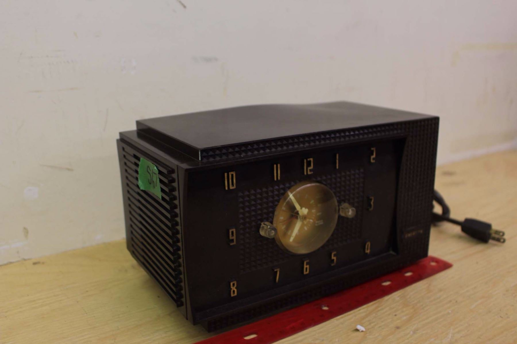 Vintage Emerson Radio And Clock (Clock Works, Radio Hums)