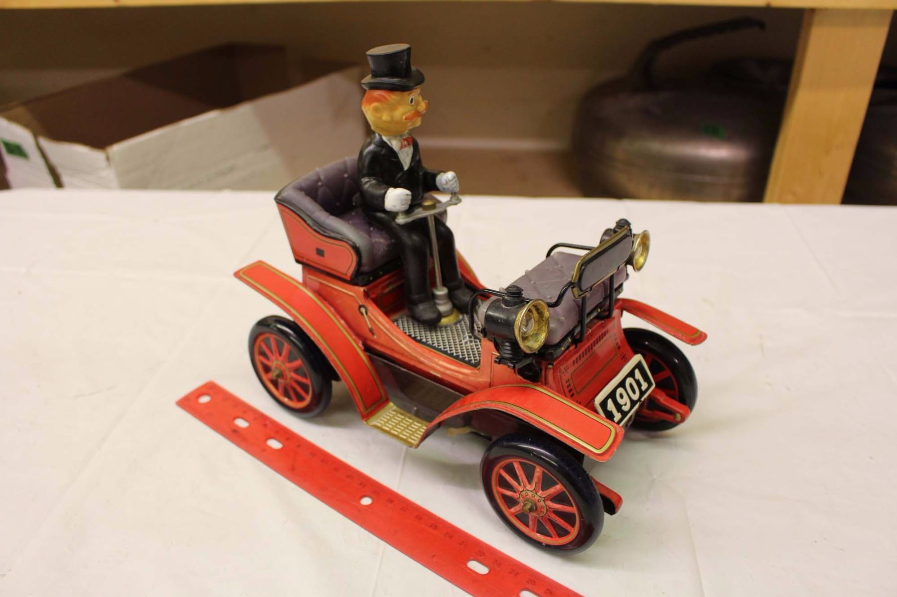 1901 Tin Car w/Driver (Made in Japan)