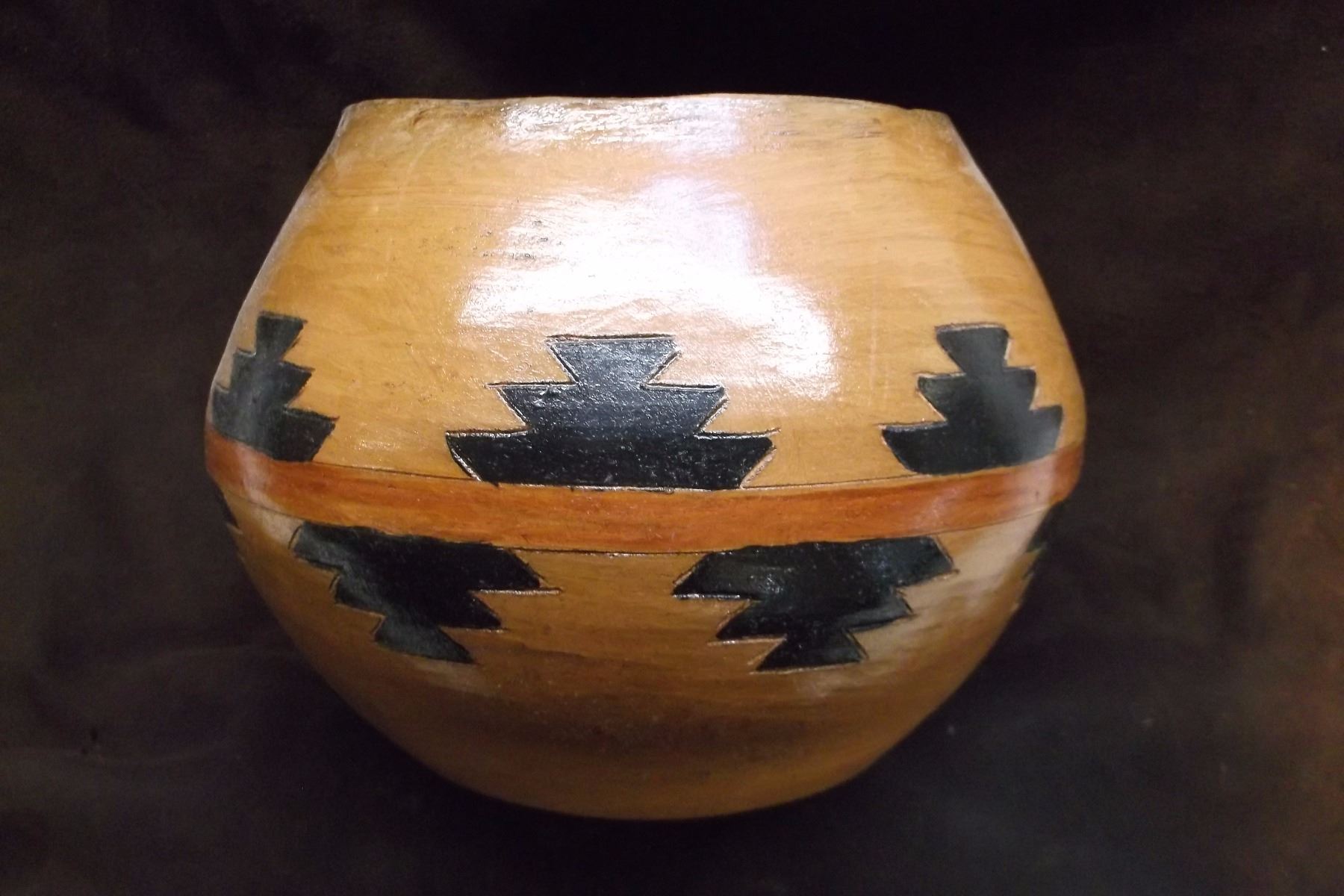 Contemporary Navajo Pot- Maker Arnold Lameman- Paints Slips are Natural ...