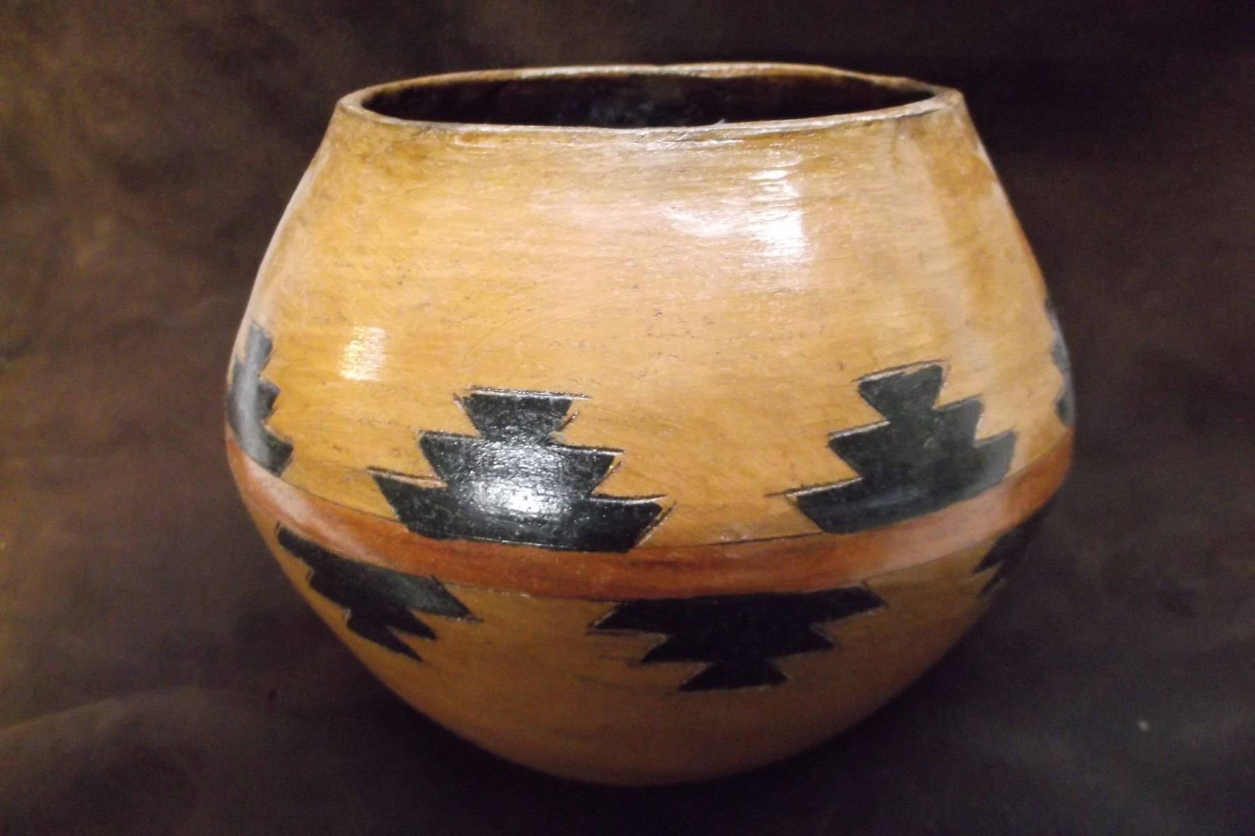 Contemporary Navajo Pot- Maker Arnold Lameman- Paints Slips are Natural ...