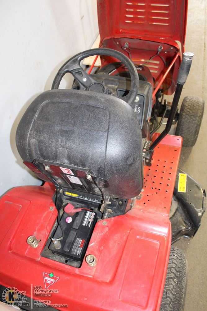 MTD YARD MACHINES RIDING LAWNMOWER 13.5HP, 38"