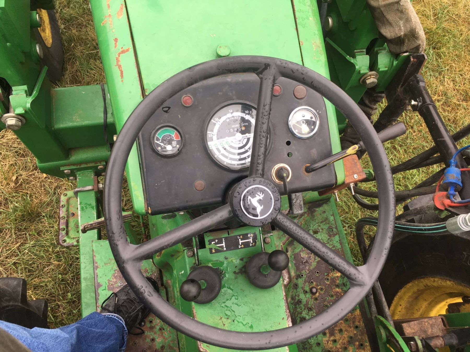 John Deere 2120