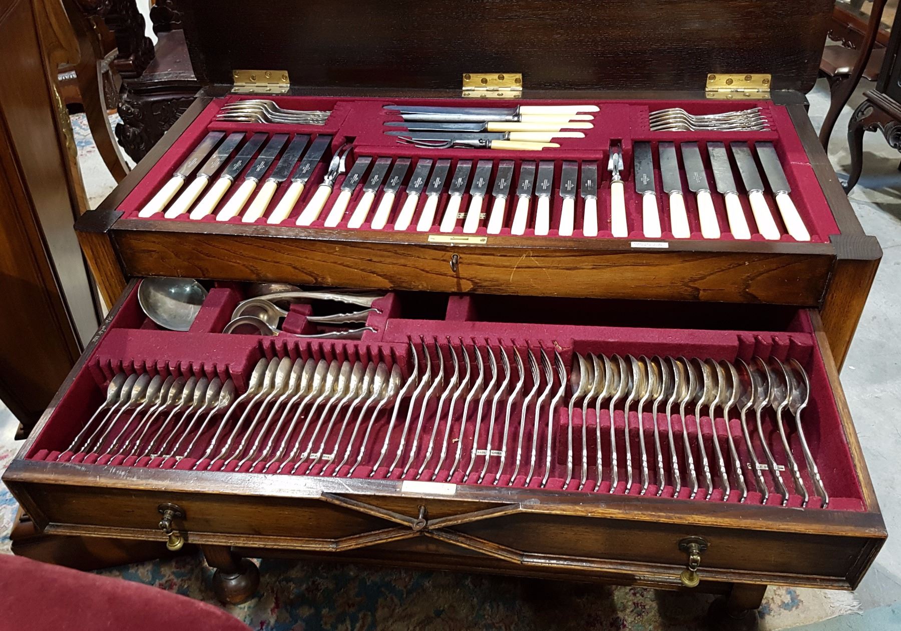 VICTORIAN OAK BARLEY TWIST CANTEEN W/FULL FLATWARE SET