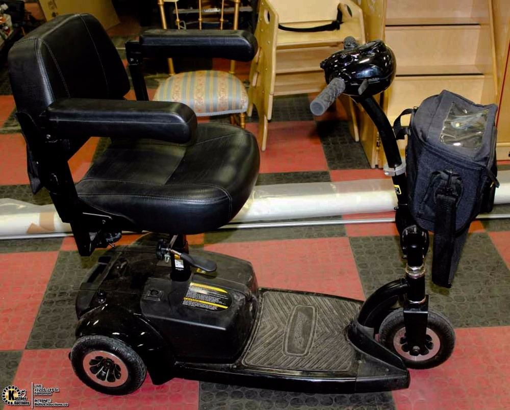 BLADEZ SPORT SCOOTER MODEL DKS200 W/ MANUALS