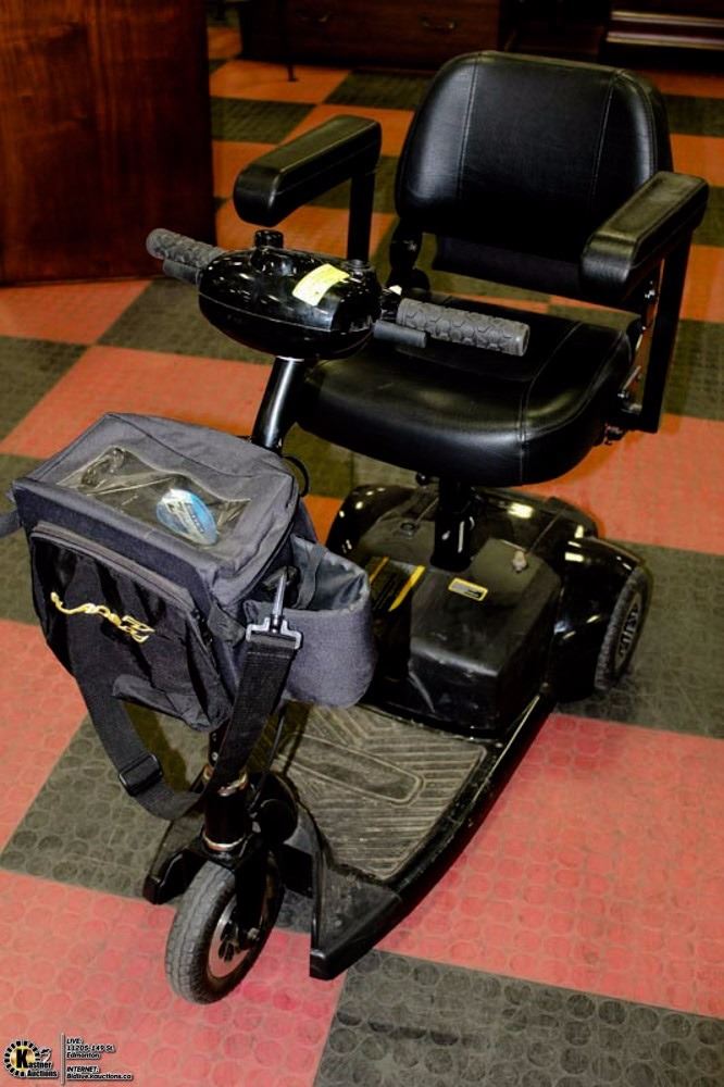 BLADEZ SPORT SCOOTER MODEL DKS200 W/ MANUALS