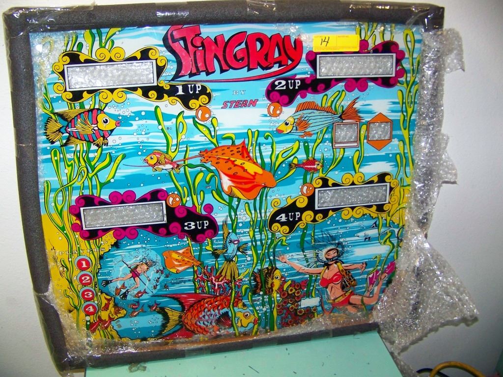 STERN'S STINGRAY 1977 PINBALL BACK GLASS ART