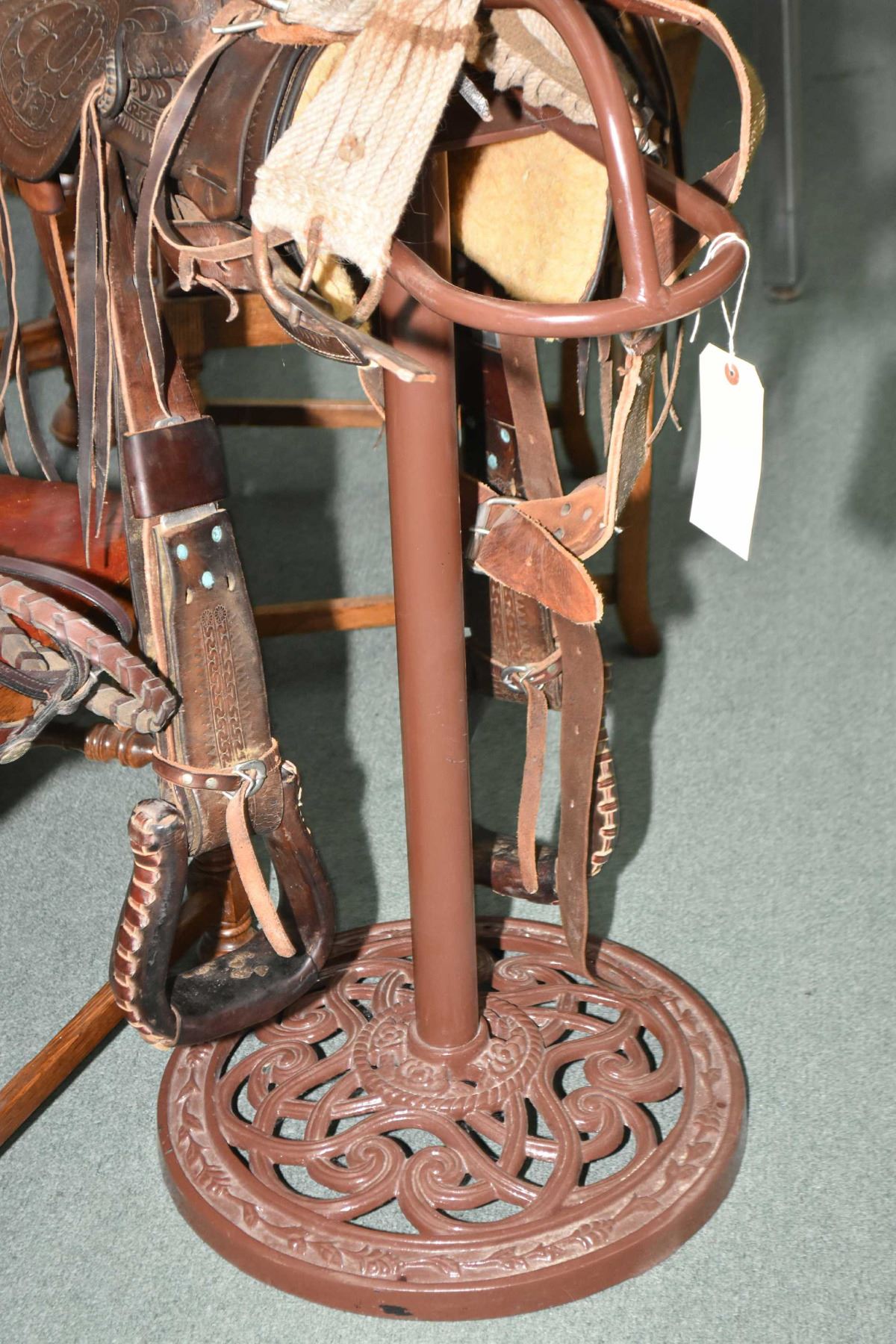 Saddle stand with decorative cast base