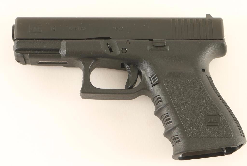 Glock 19 Gen 3 9mm SN: LGE316