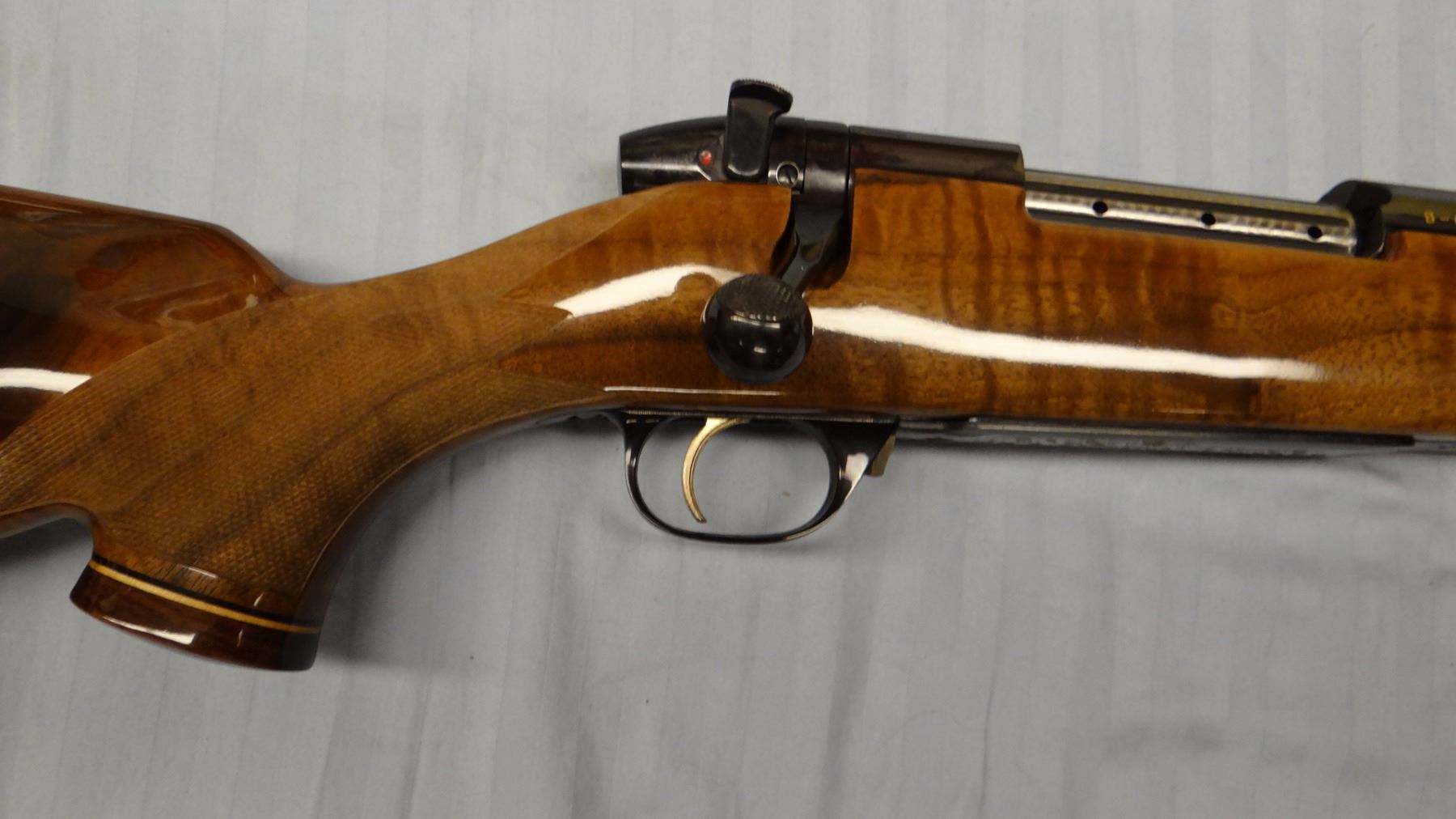 WEATHERBY Mark V, .270 Magnum, 1976 Bi-Centennial, SN B0276, gold ...