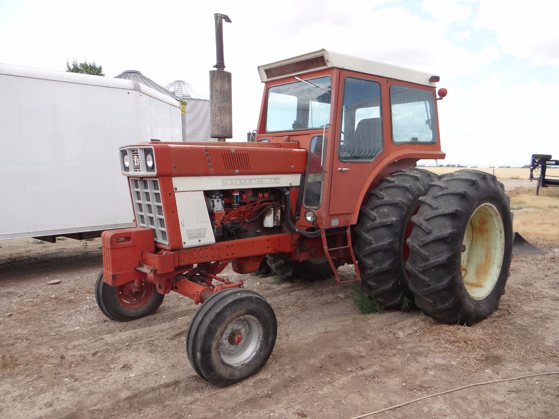 1974 IH Hydro 100 Farmall tractor