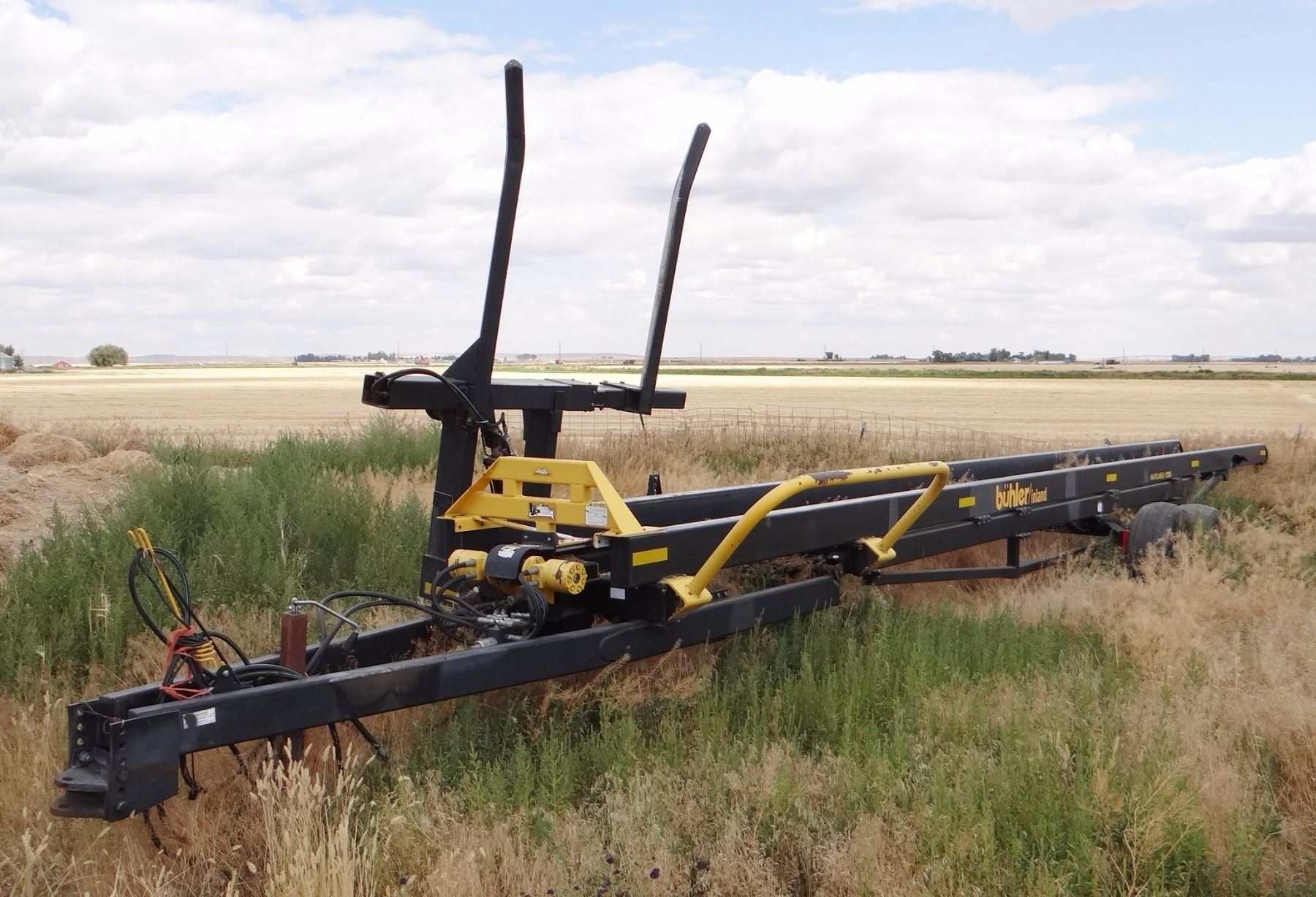 Buhler-Inland Hayliner 1500 round bale picker