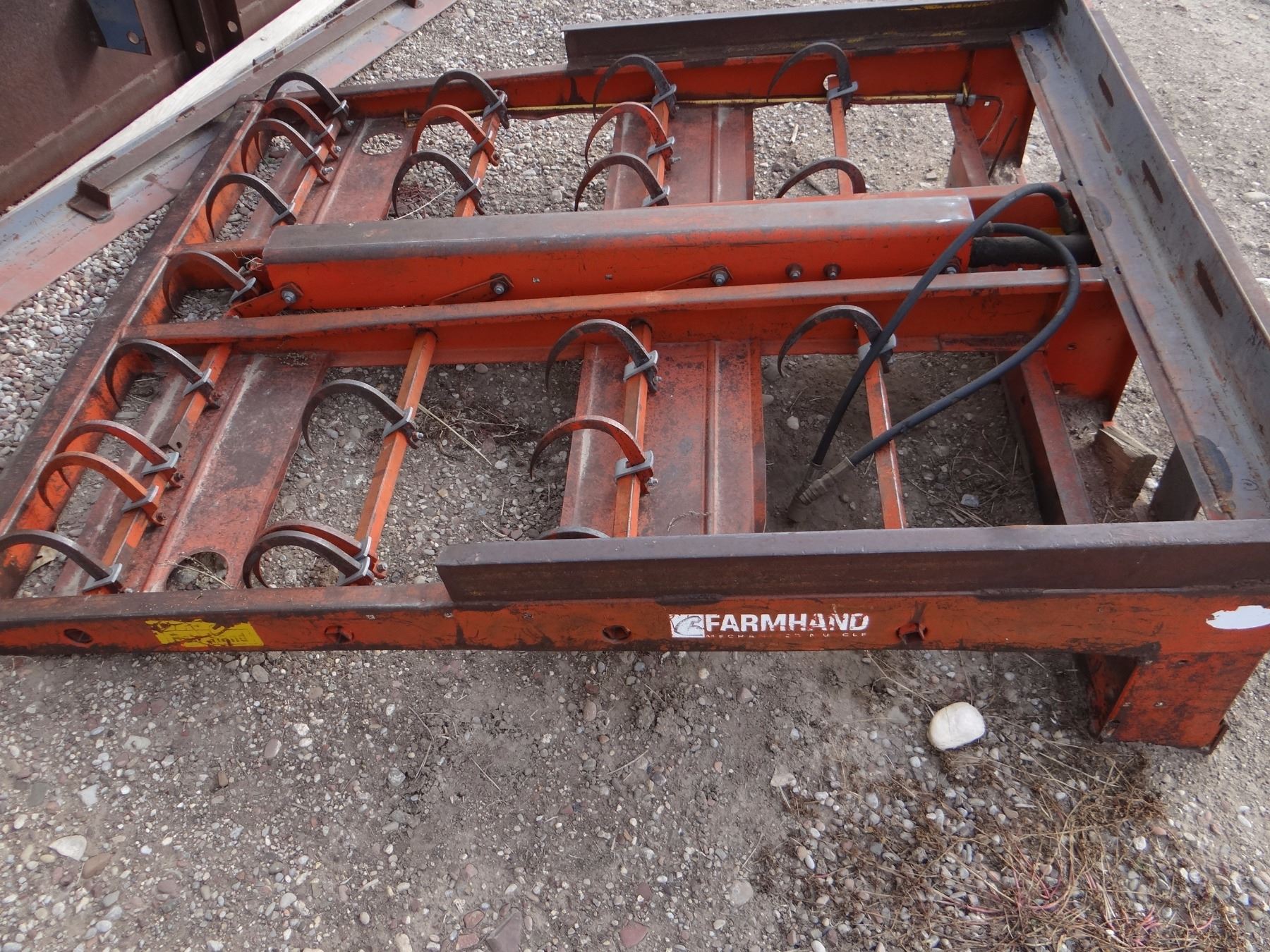 Farmhand H118-A 8-bale grapple