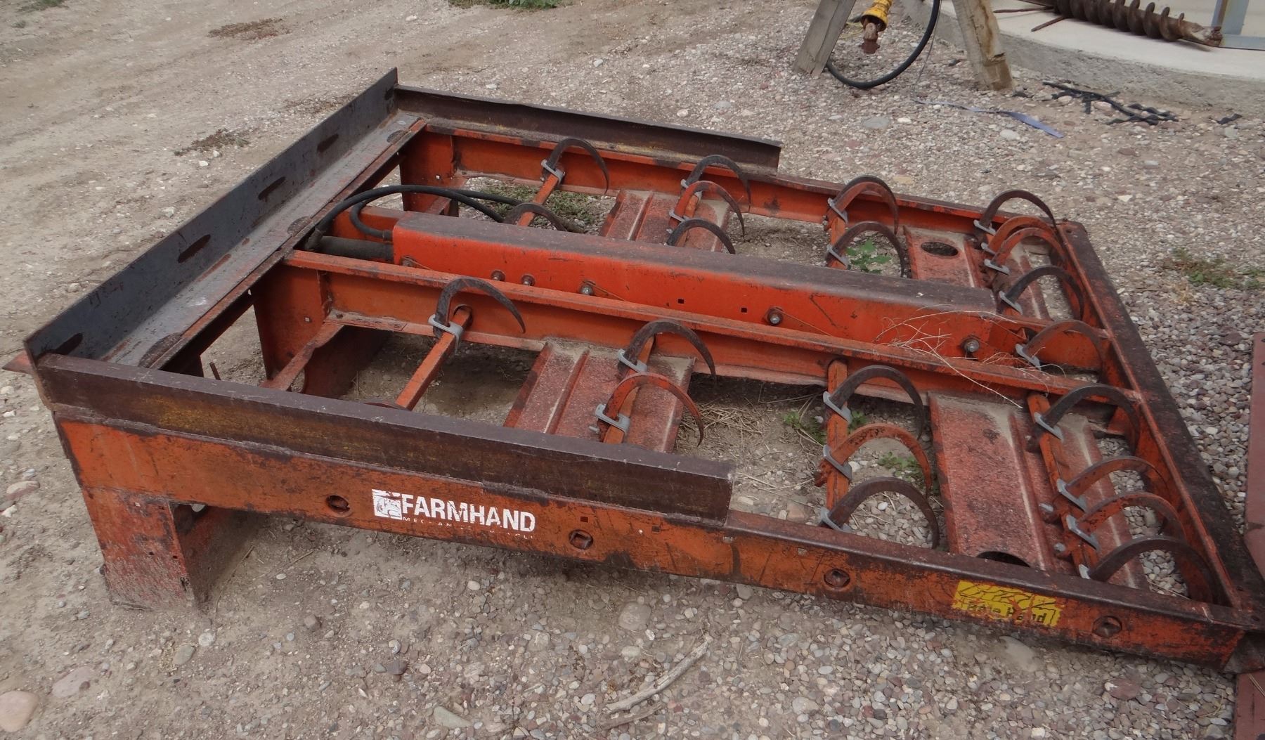 Farmhand H118-A 8-bale grapple