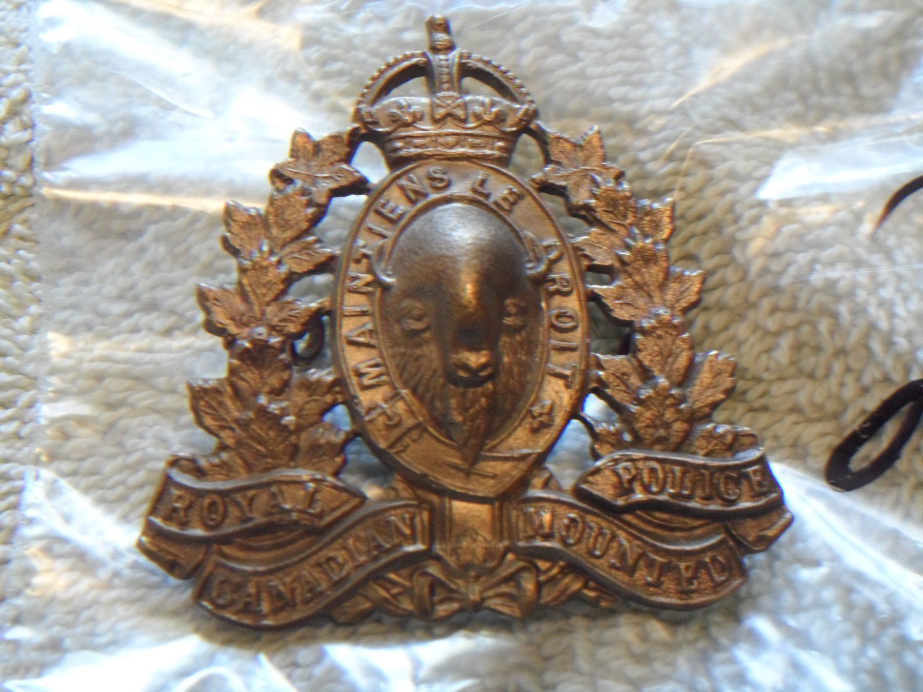 RCMP kings crown badge