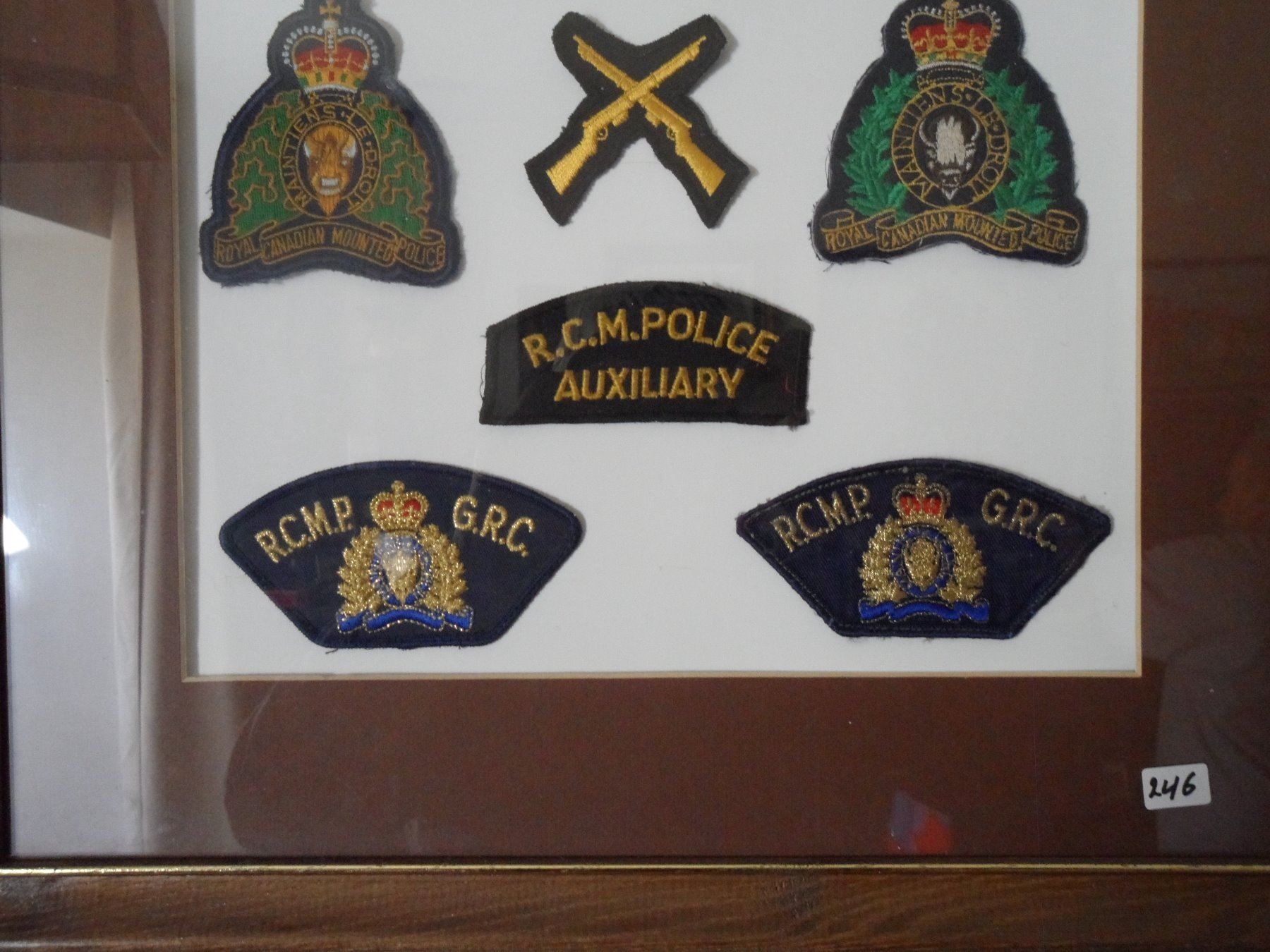 lot of RCMP patches framed - Schmalz Auctions