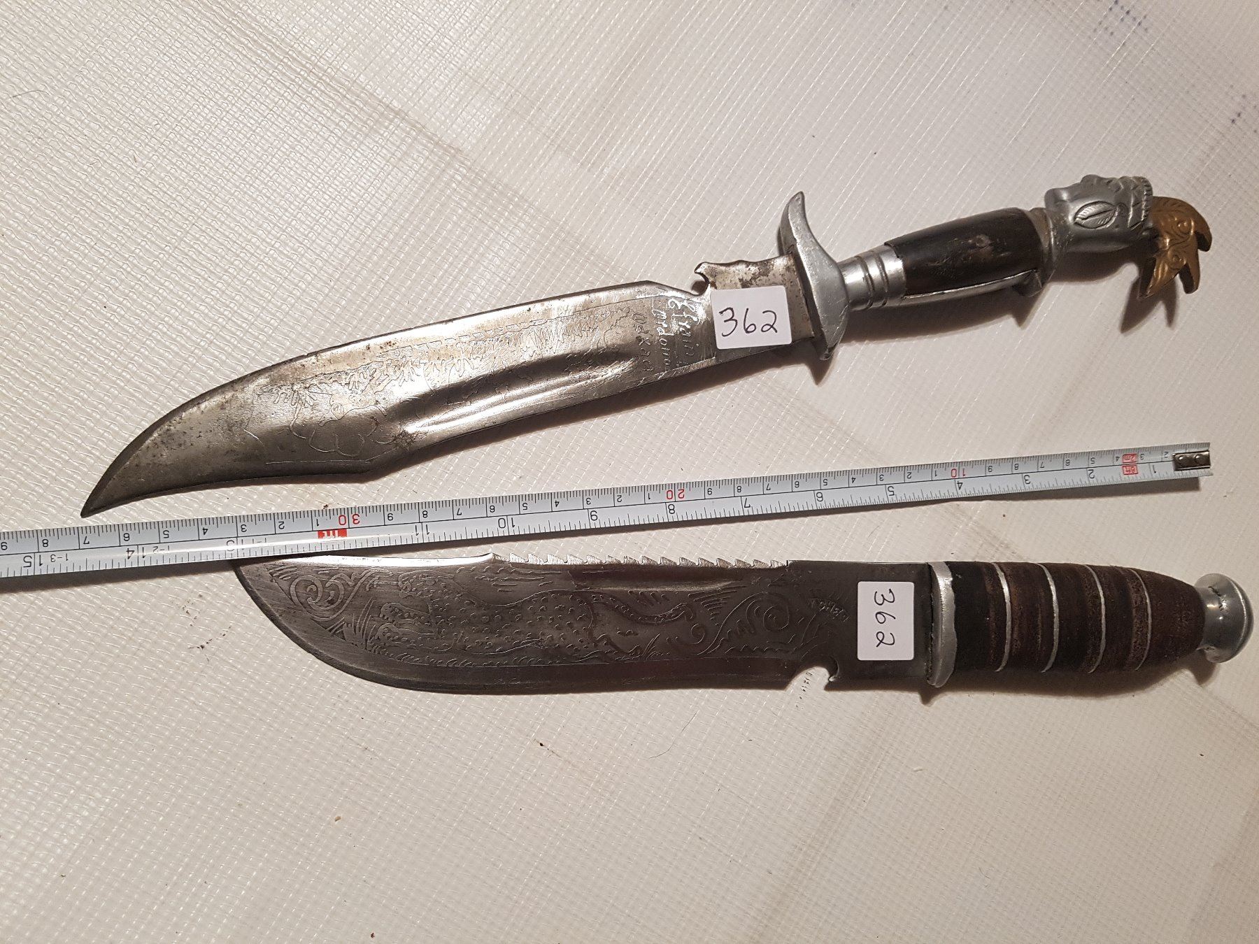 2 dagger knives - Schmalz Auctions