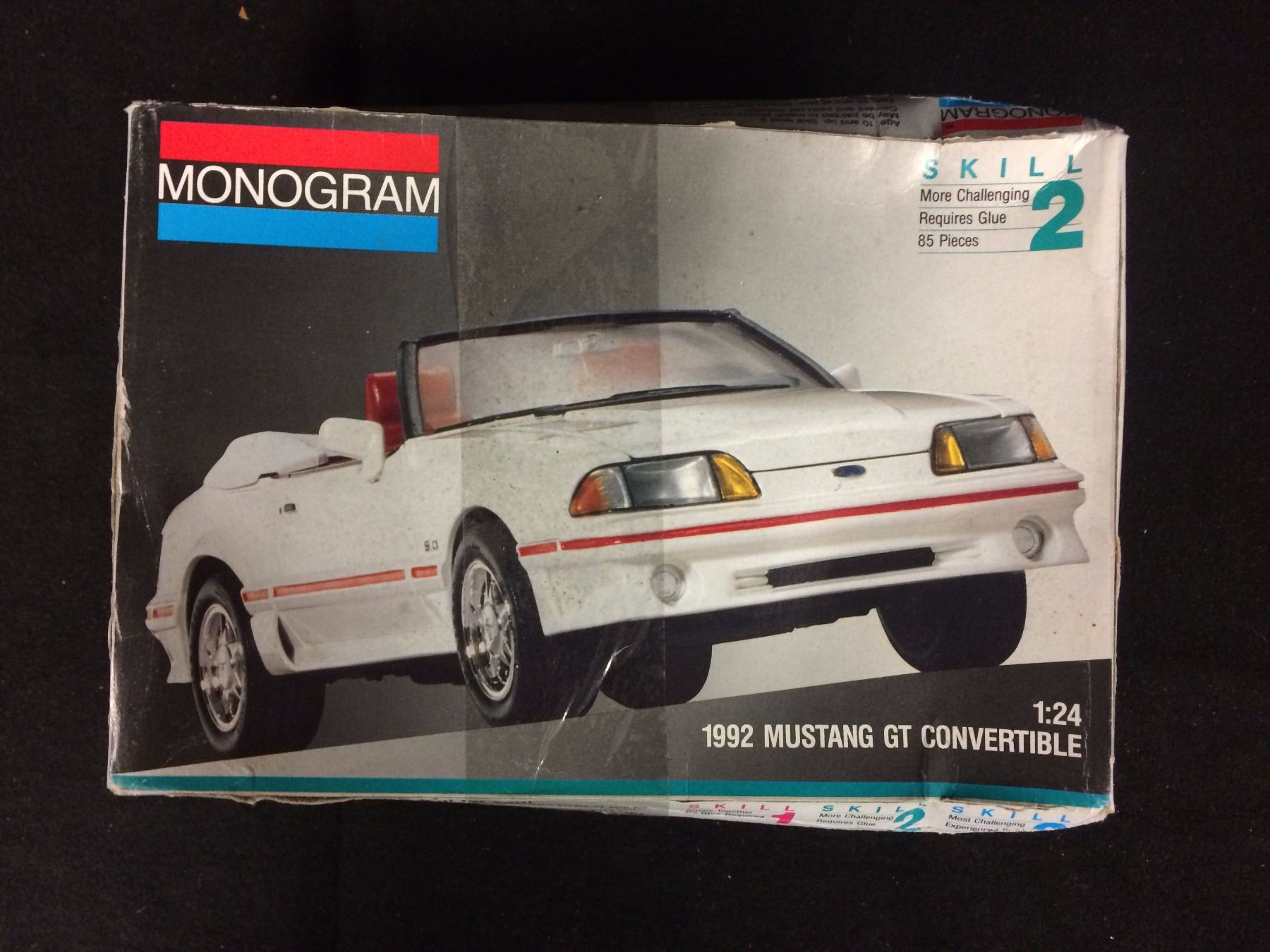 Monogram 1992 Mustang GT Convertible 1:24 Model Kit (UNBUILT) IN BOX