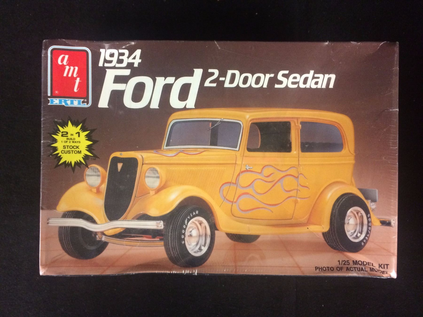 AMT 1934 Ford 2 Door Sedan 1/25 scale Kit (UNBUILT)