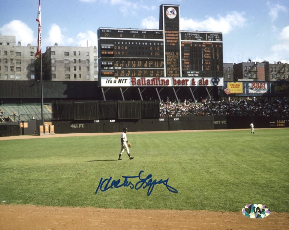 Hector Lopez Signed Yankees 8x10 Photo (MAB Hologram)