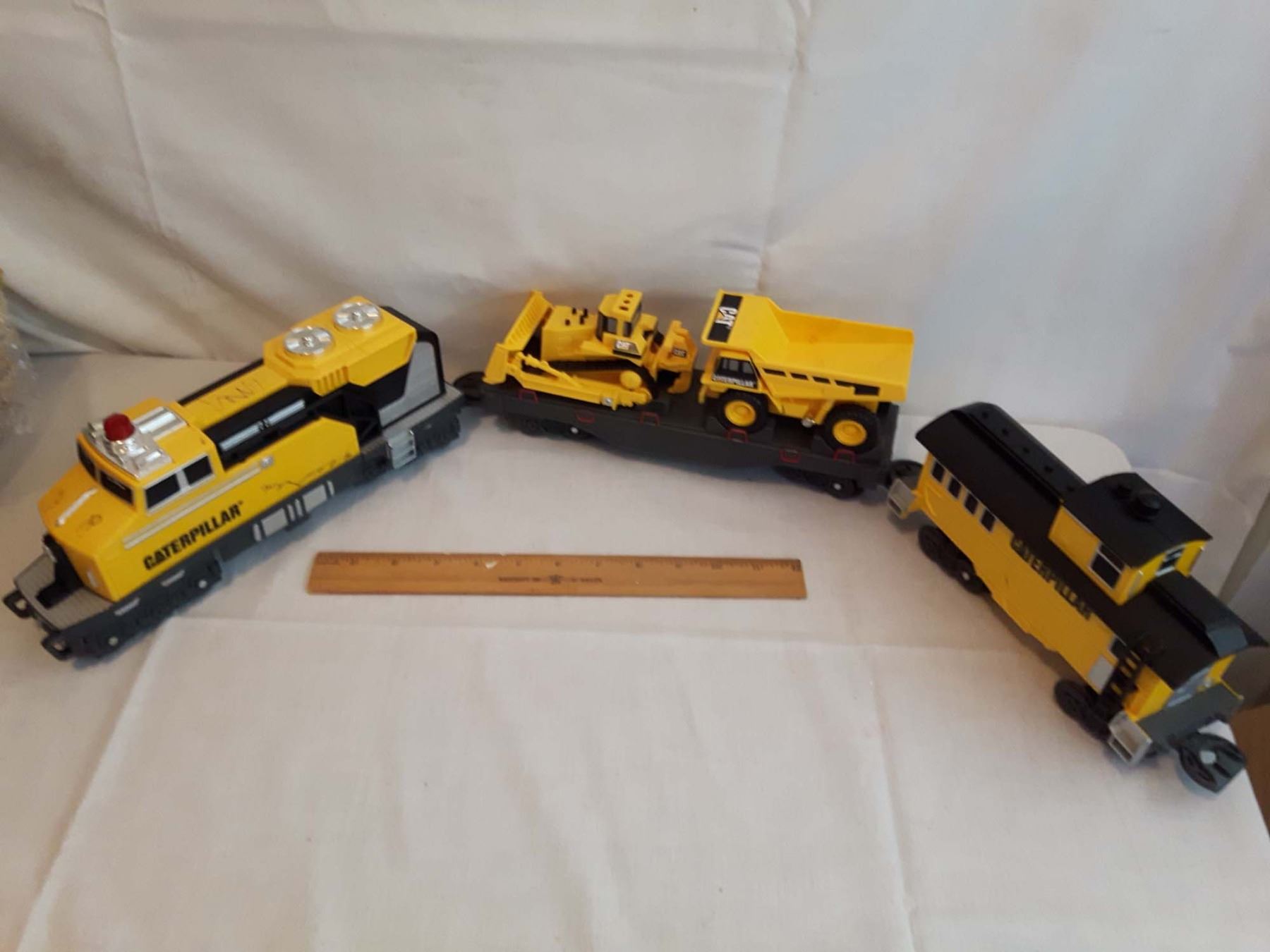 Caterpillar Train Set w/Dump Truck & Dozer