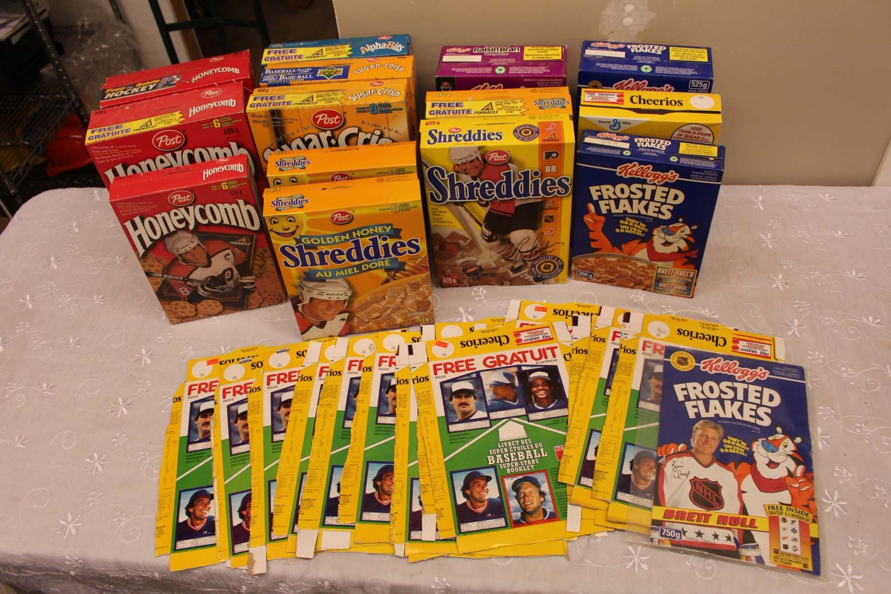 Lot of Sports Cereal Boxes: Wayne Gretzky, Eric Lindros, Brett Hull, Etc