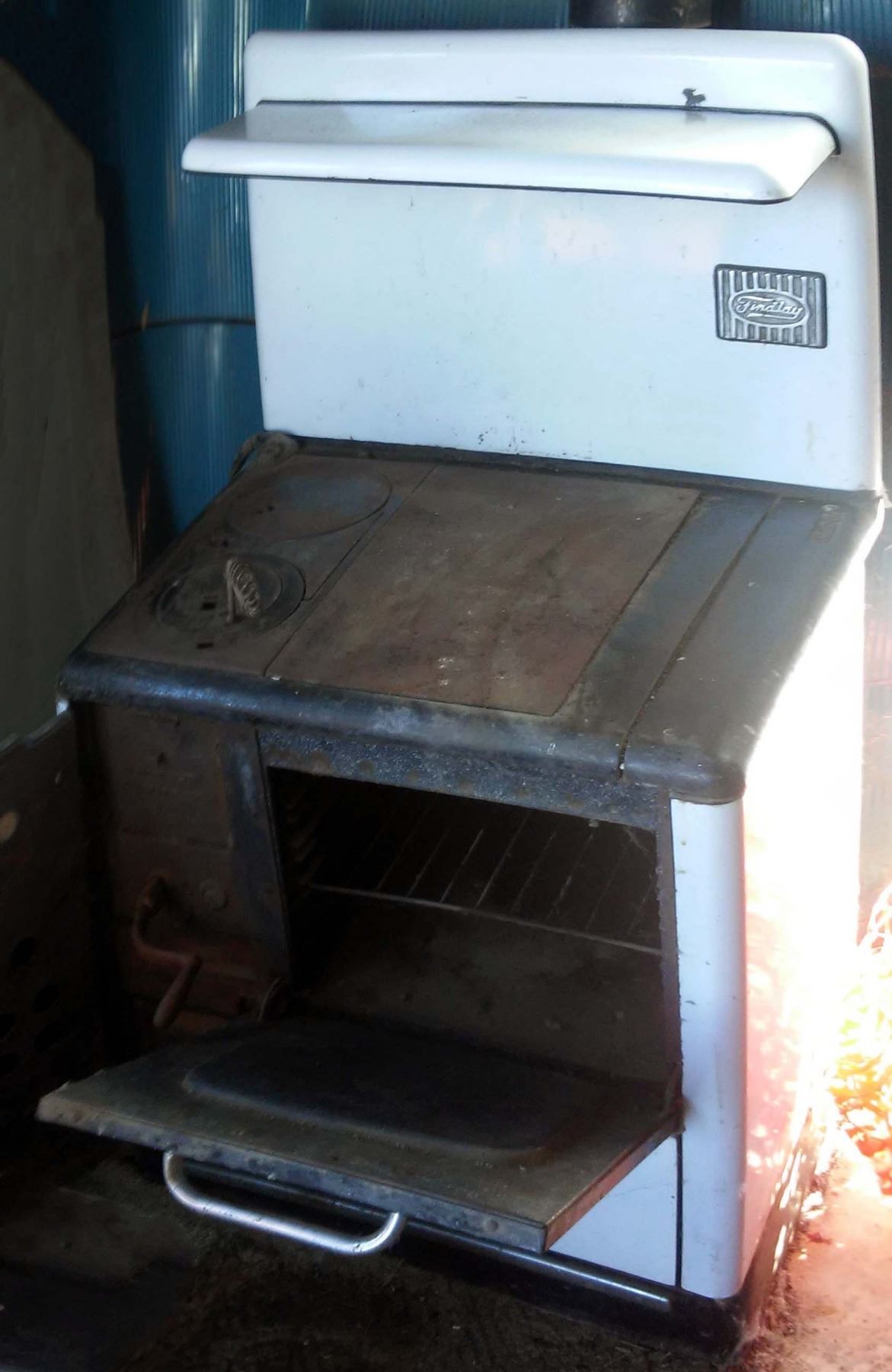 Findlay Antique Stove, Complete