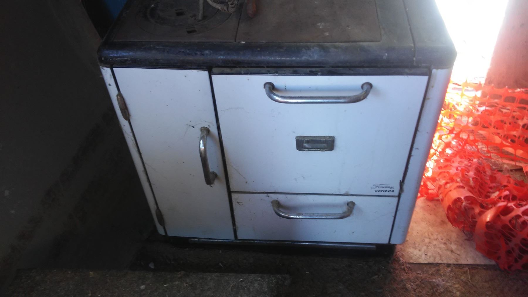 Findlay Antique Stove, Complete