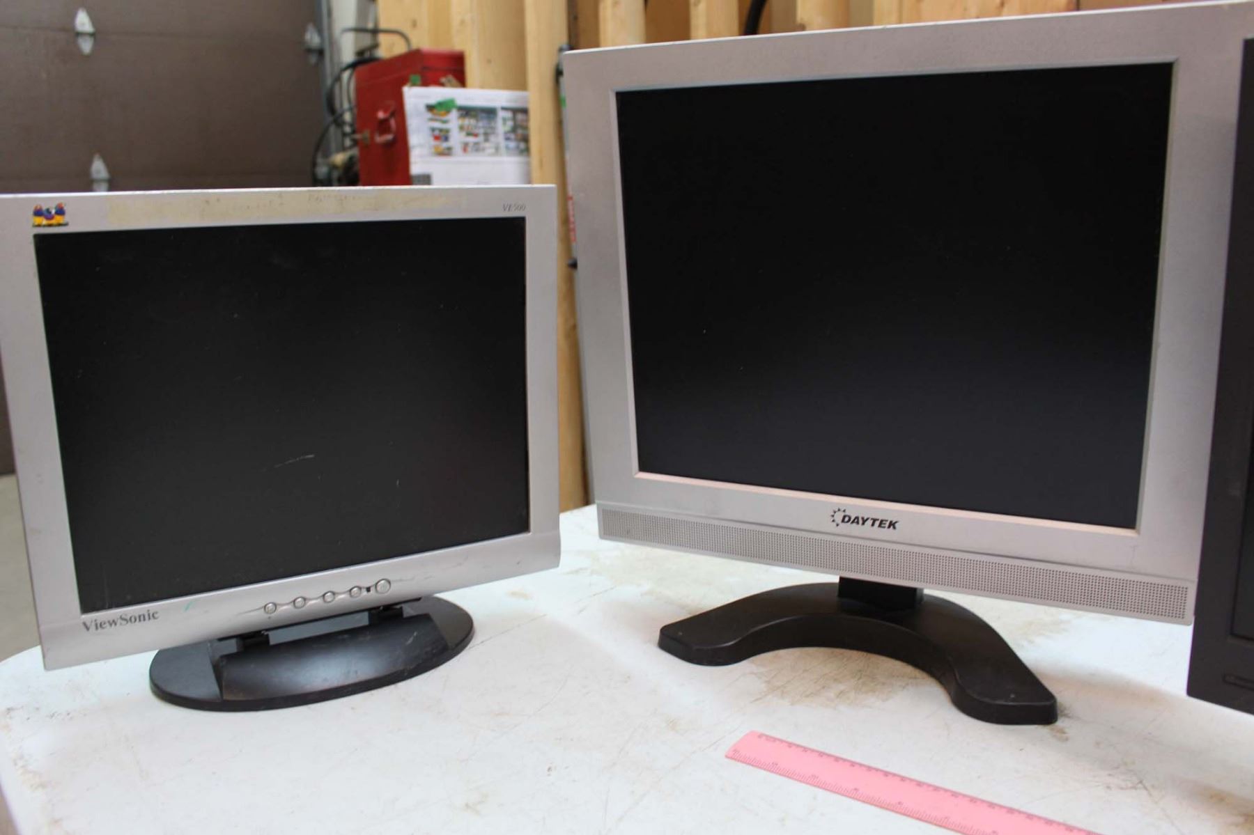 Lot of Various Computer Monitors (6)(Condition Unknown)